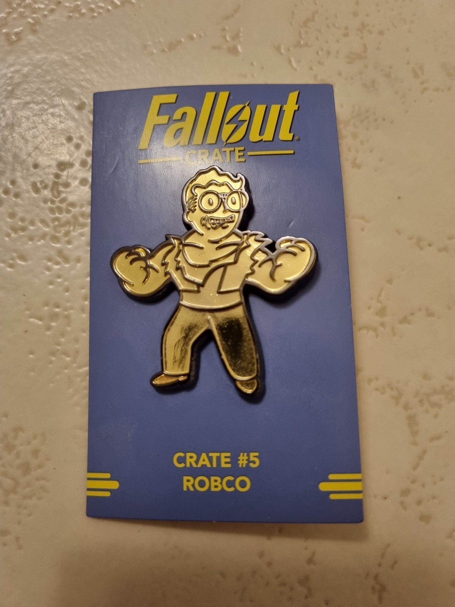 Fallout Loot Crate #5 Robco Pin - Gold variant .. | Köp på Tradera ...