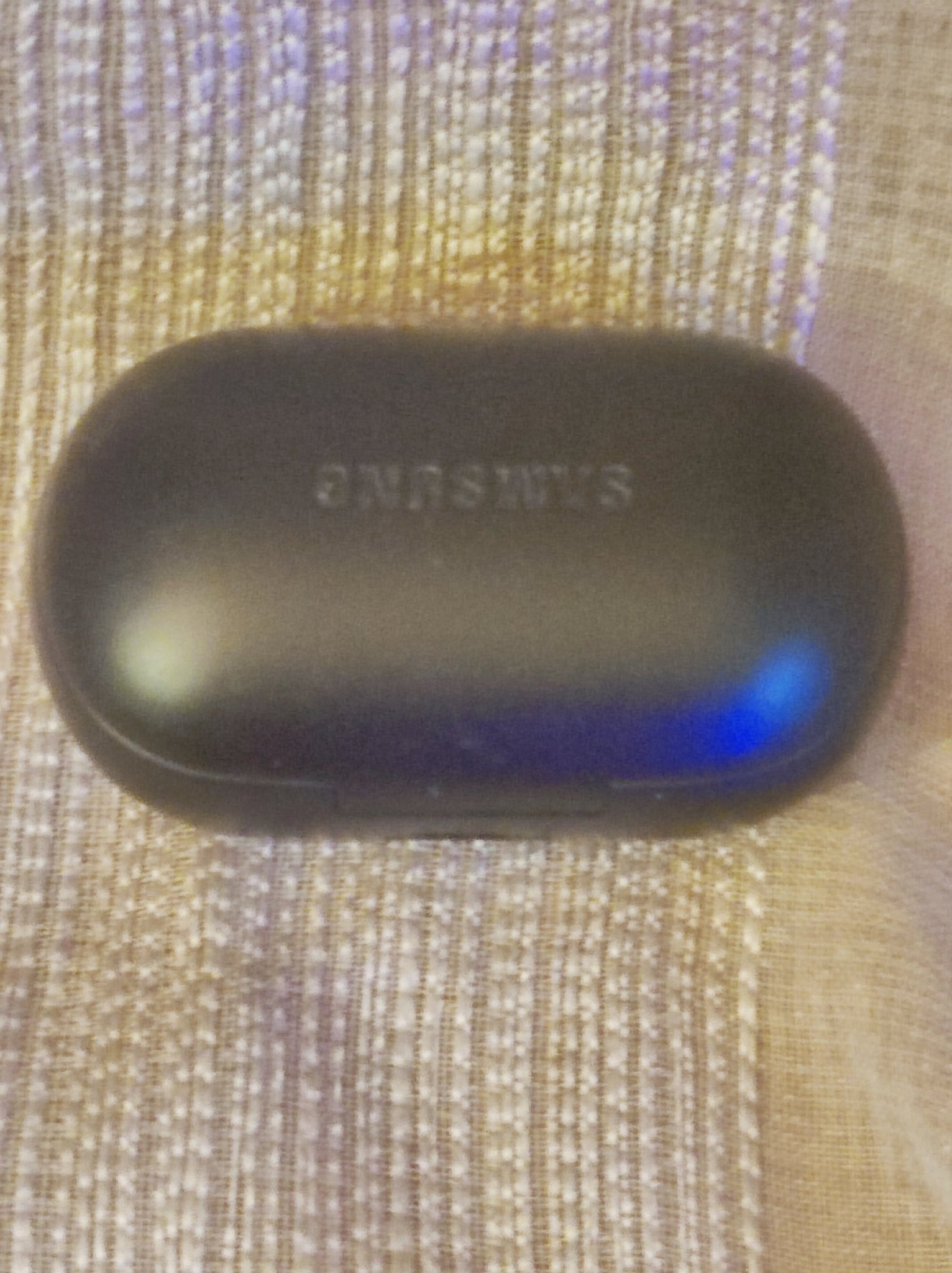 Se produkter som liknar Foderal till Samsung SM-R140 .. på Tradera ...