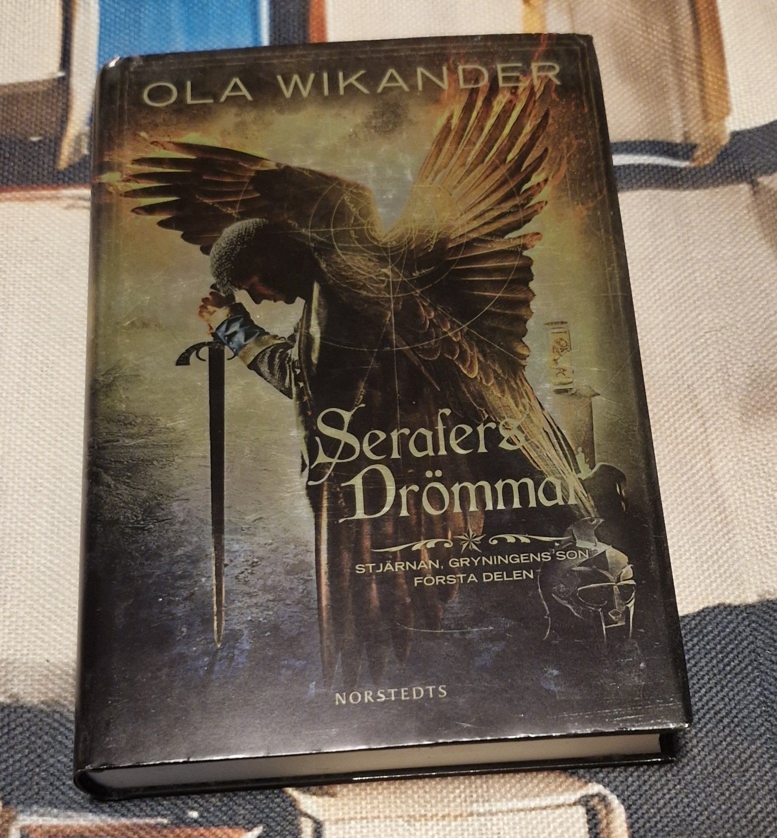 Se produkter som liknar Serafers Drömma av Ola Wikander på Tradera ...