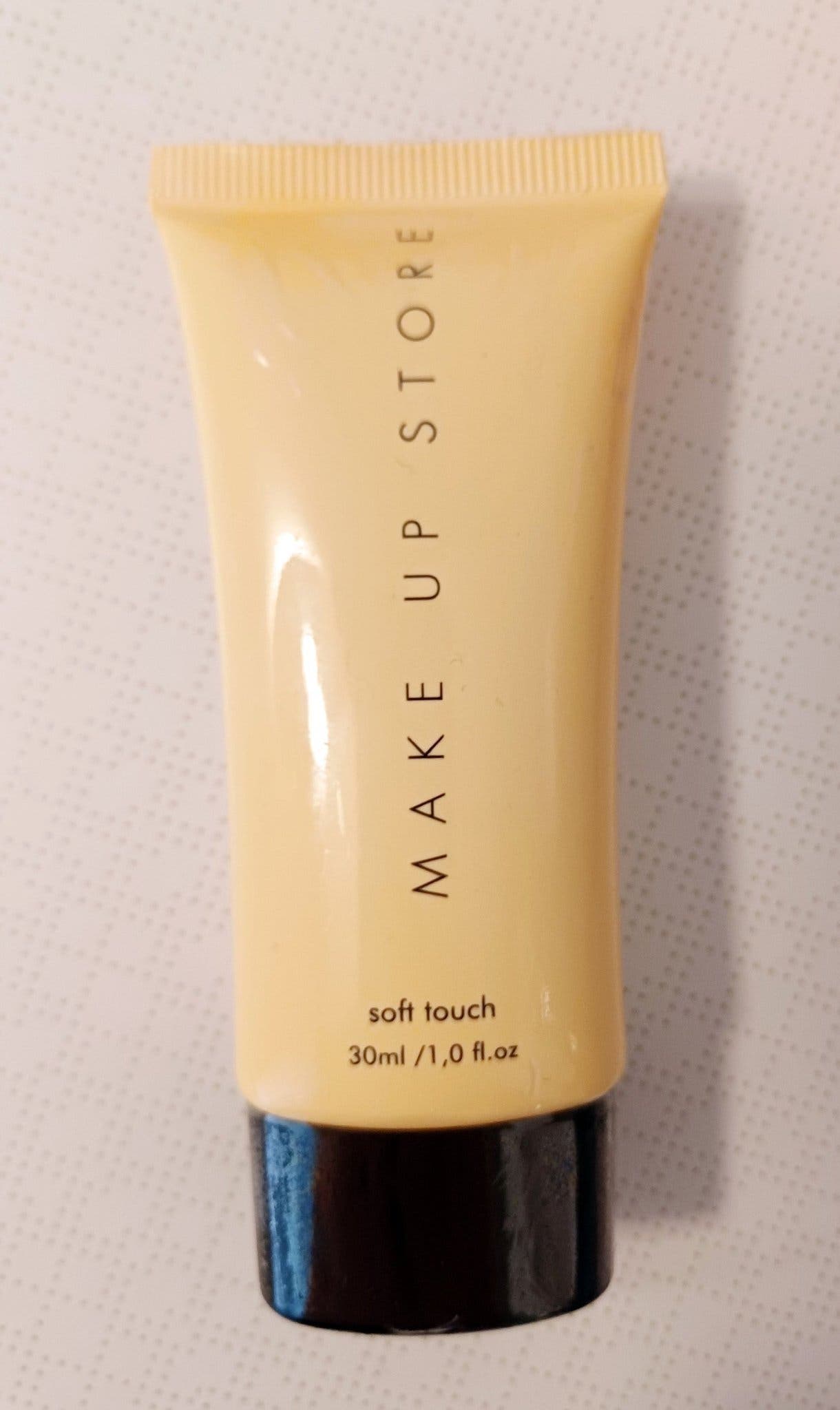 Se produkter som liknar Make Up Store Soft Touch Foun.. på Tradera ...