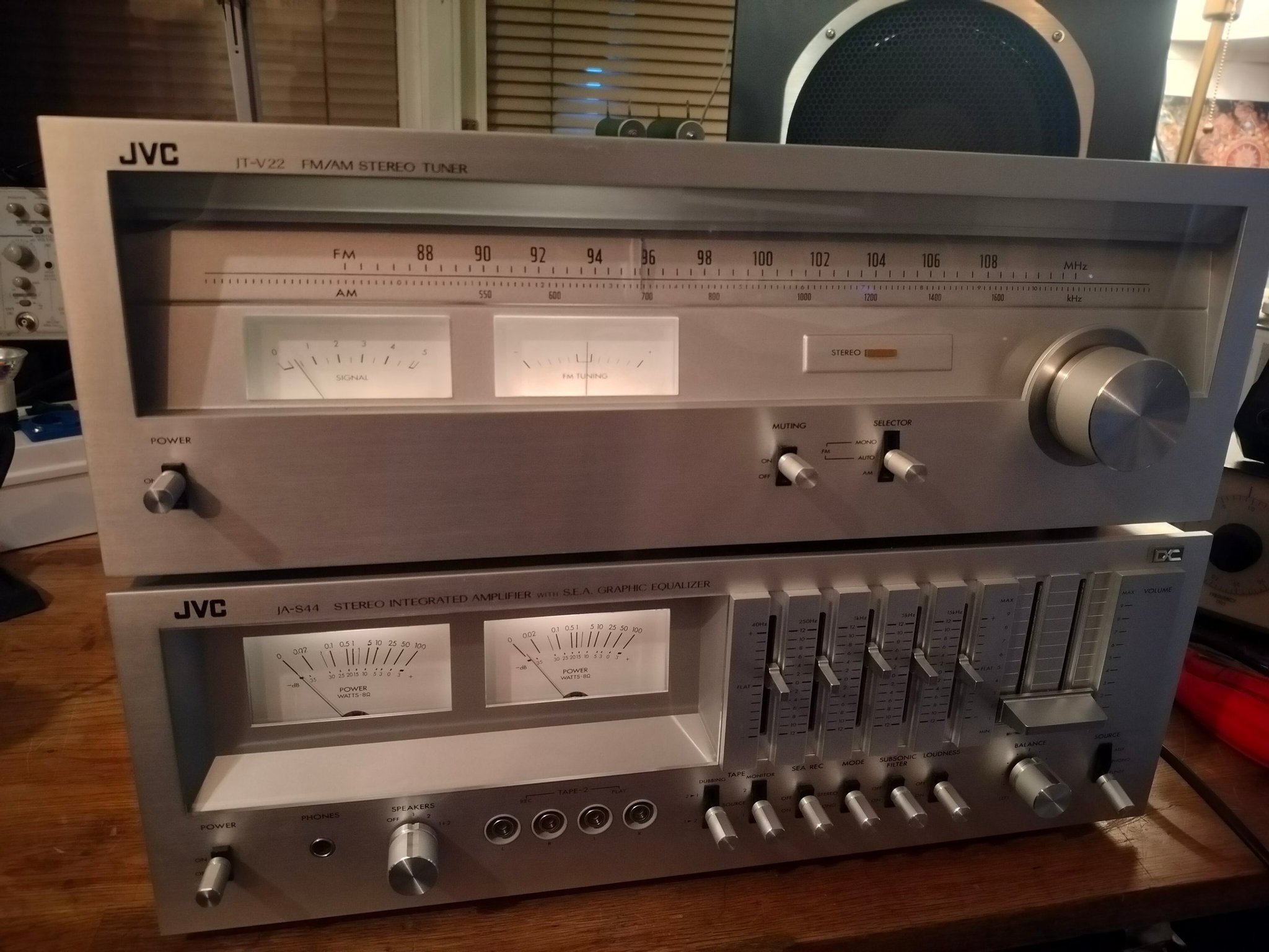 Se produkter som liknar JVC JA-S44 Förstärkare & JT-V.. på Tradera ...