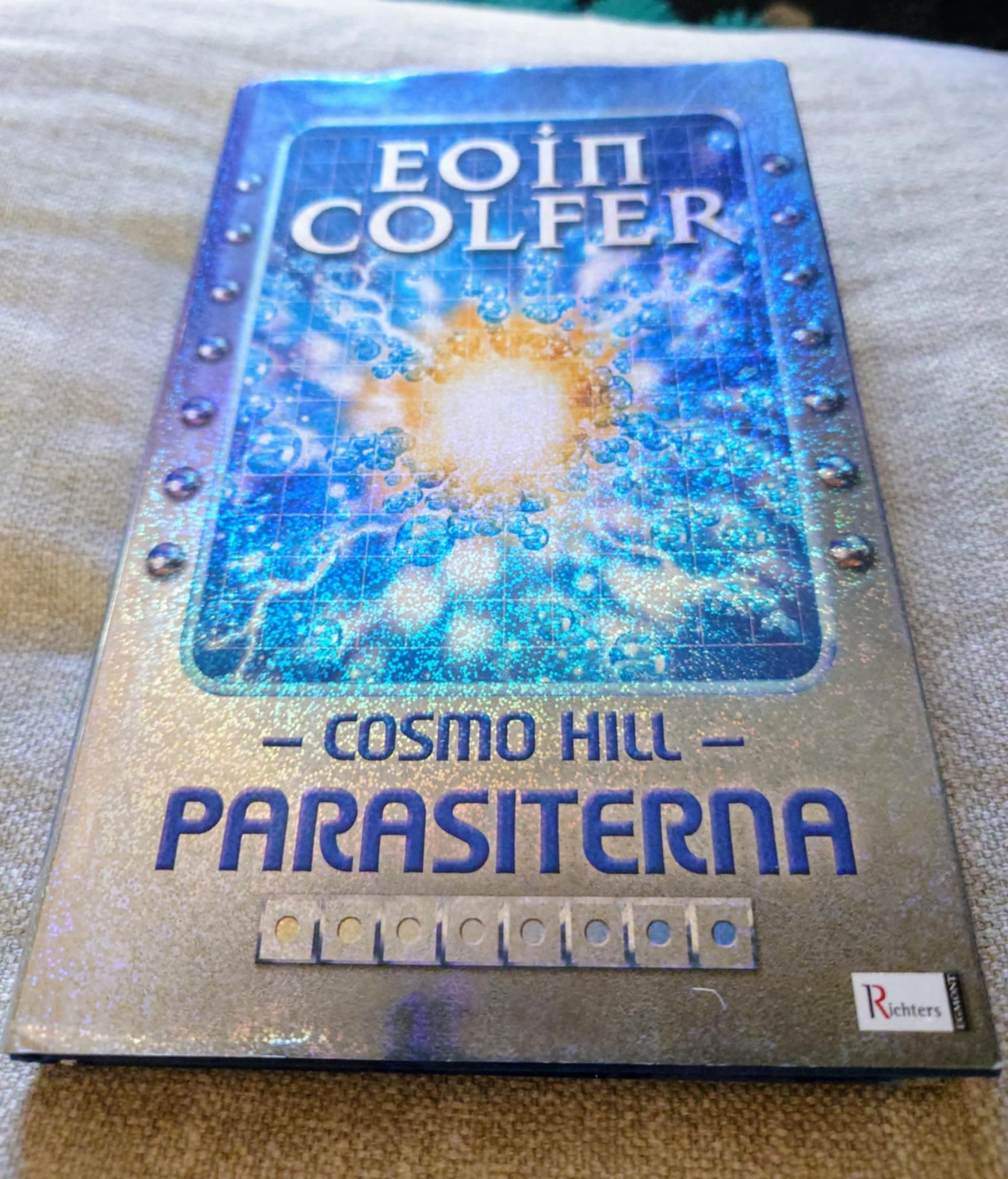 Cosmo Hill Parasiterna av Eoin Colfer | Köp på Tradera (712164673)