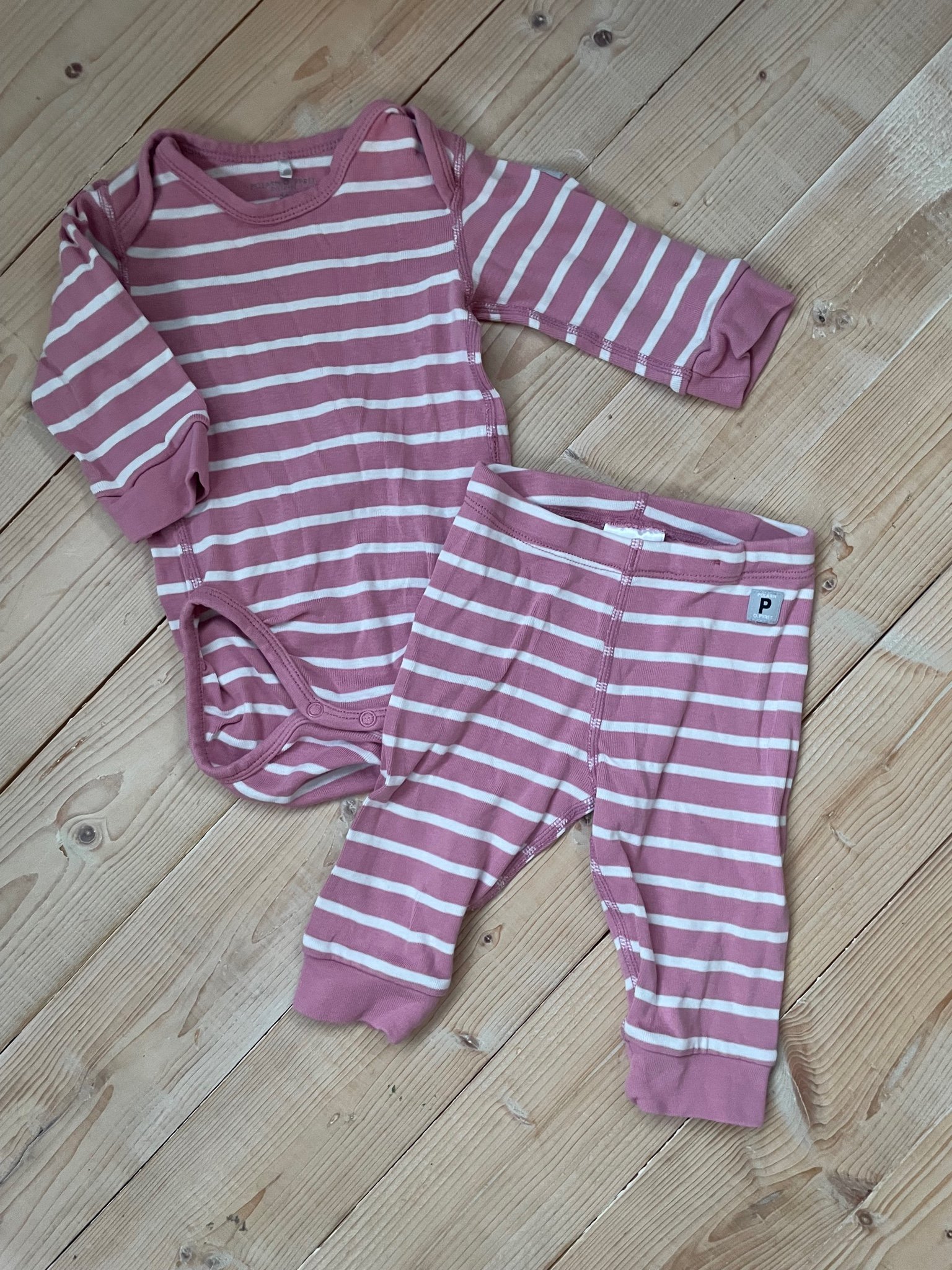 Se produkter som liknar Polarn o. pyret Randigt set -.. på Tradera ...