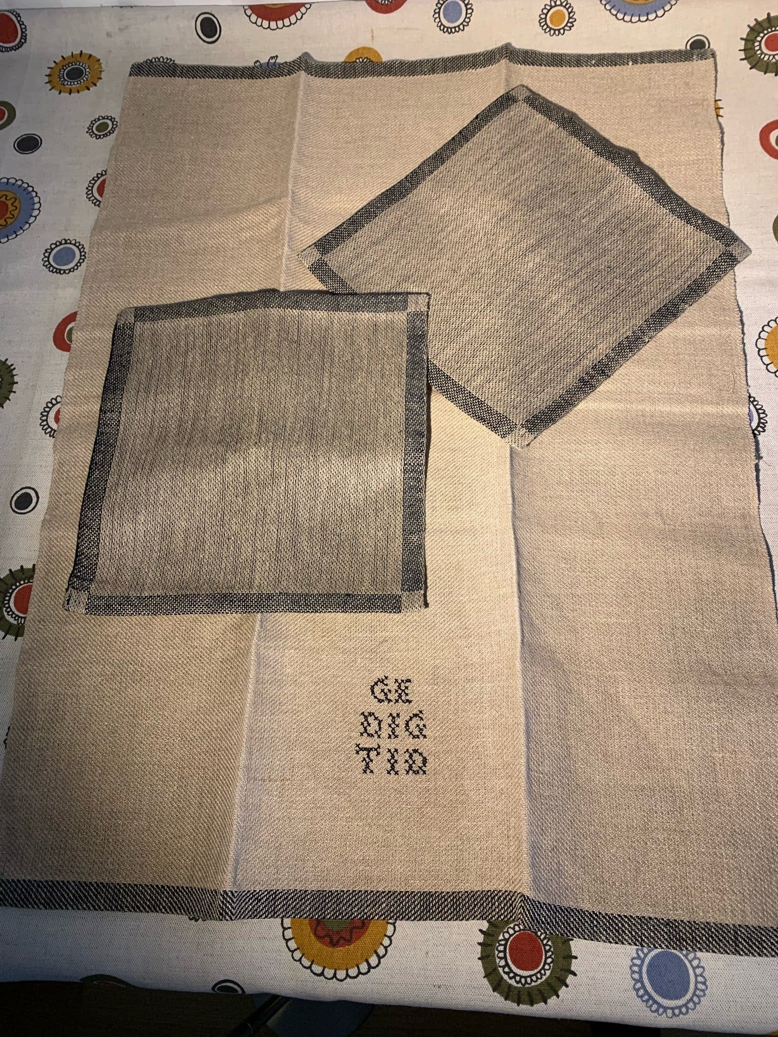 Se produkter som liknar Handduk samt två mindre dukar.. på Tradera ...