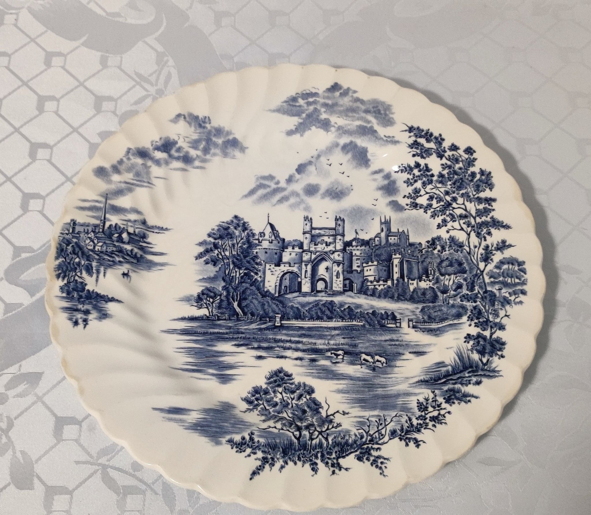 Johnson Brothers 'Ancient Towers' Tallrik | Köp på Tradera (711859641)