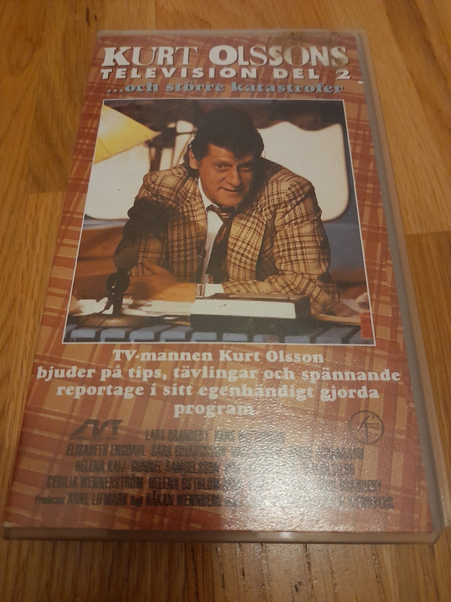 Se produkter som liknar Kurt Olssons television, del .. på Tradera ...