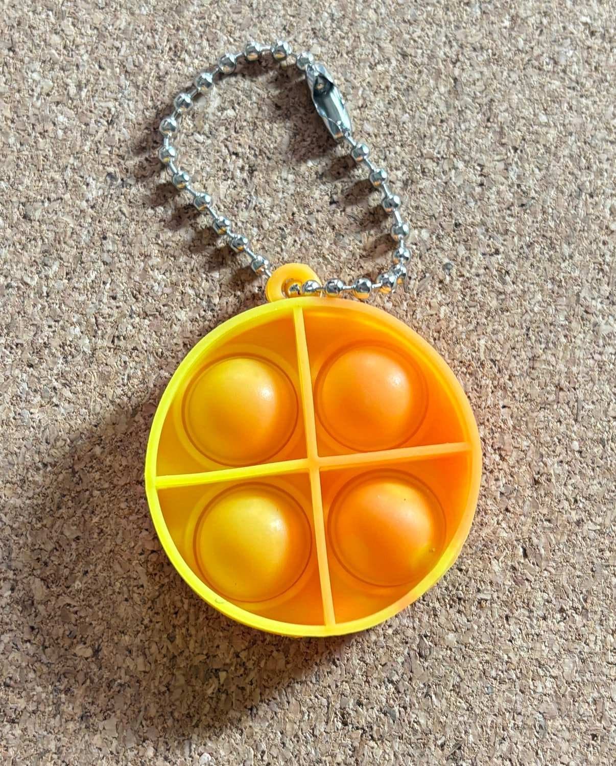 NY ORANGE liten rund Pop It Fidget Toy nyckelri.. | Köp på Tradera ...