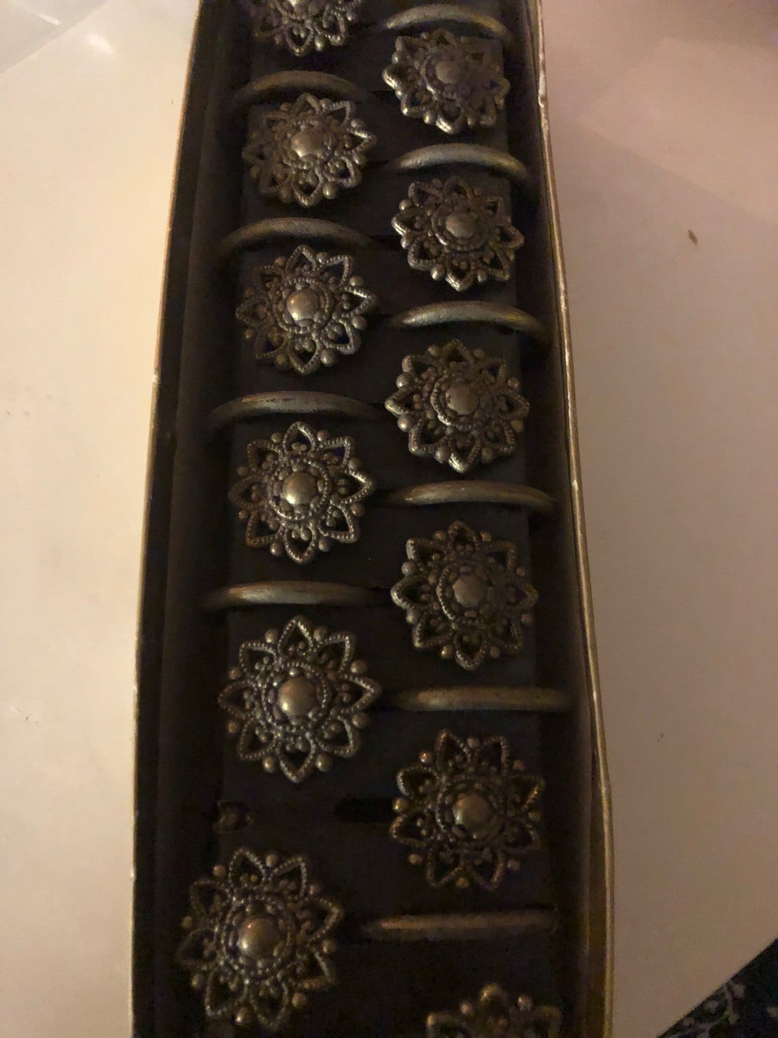 Se produkter som liknar krokar i brons metall för dus.. på Tradera ...