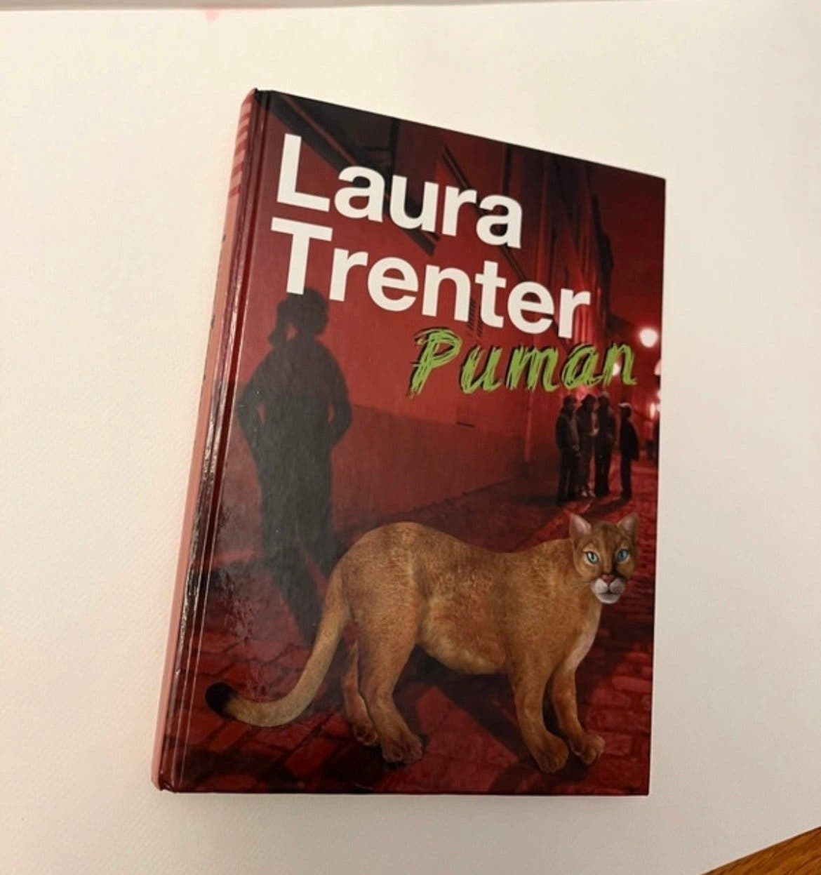 Puman Laura Trenter Ungdomsbok | Köp på Tradera (720181053)