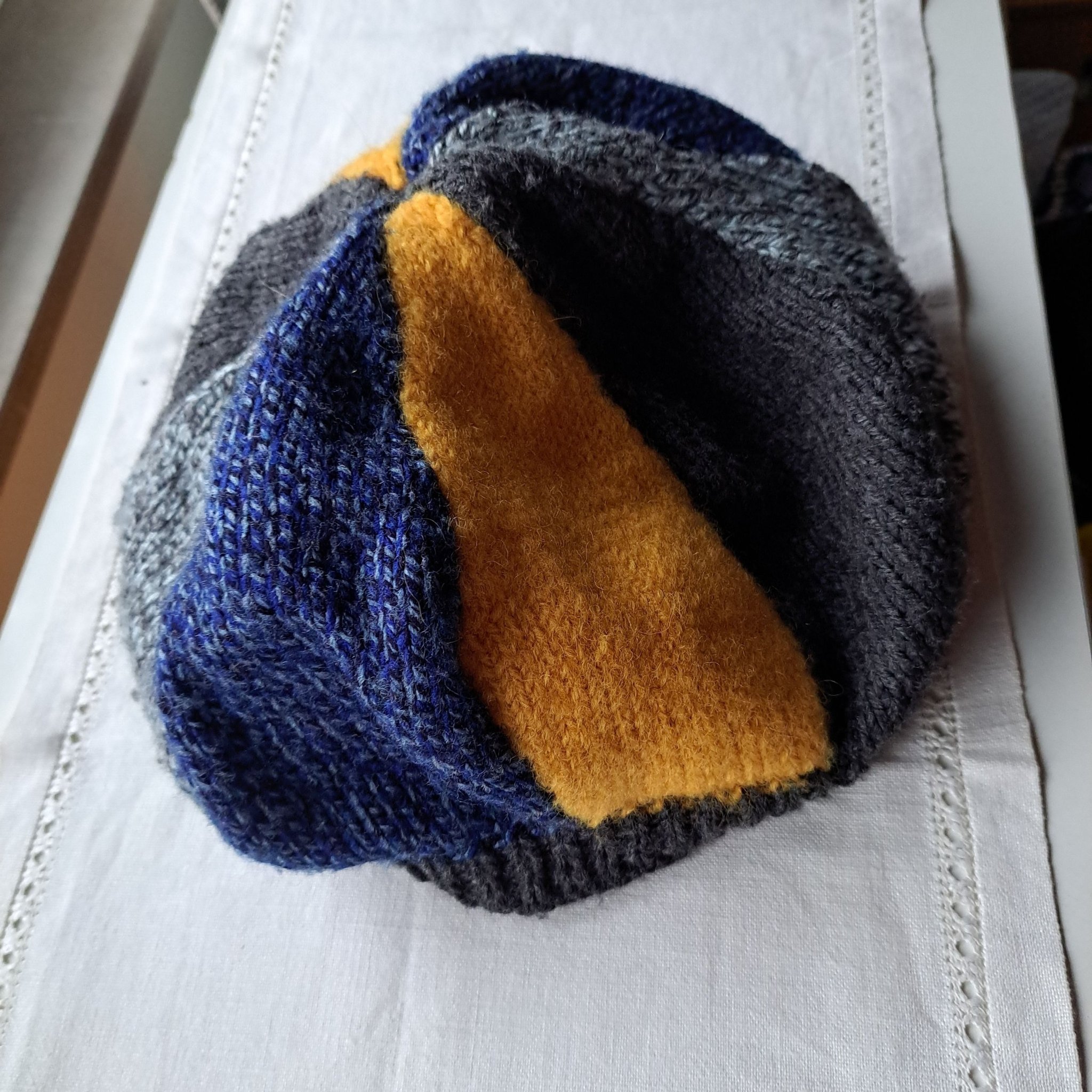 stickad basker | Köp på Tradera (709860777)