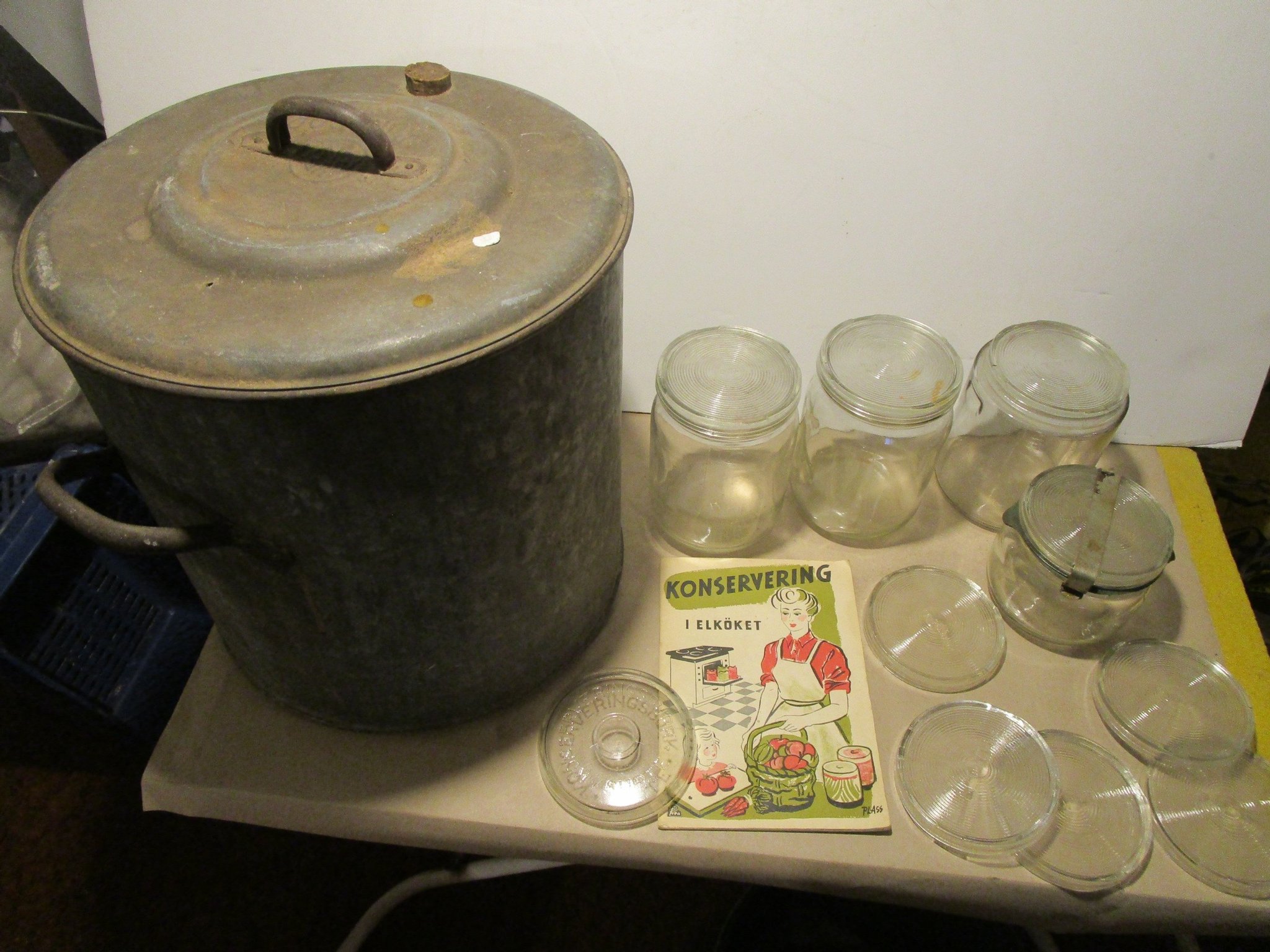 Konserveringsapparat Kungsör_ Burkar o lock frå.. | Köp på Tradera ...