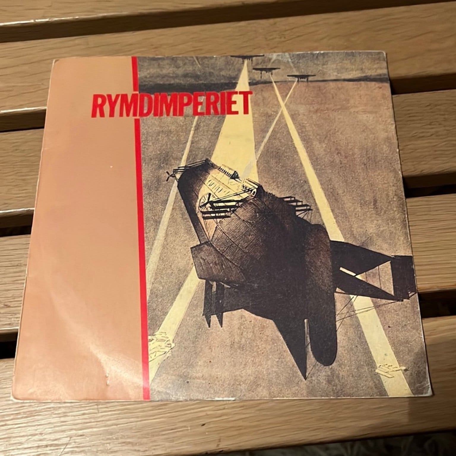 Se produkter som liknar Rymdimperiet-Felrättsnetthelt.. på Tradera ...
