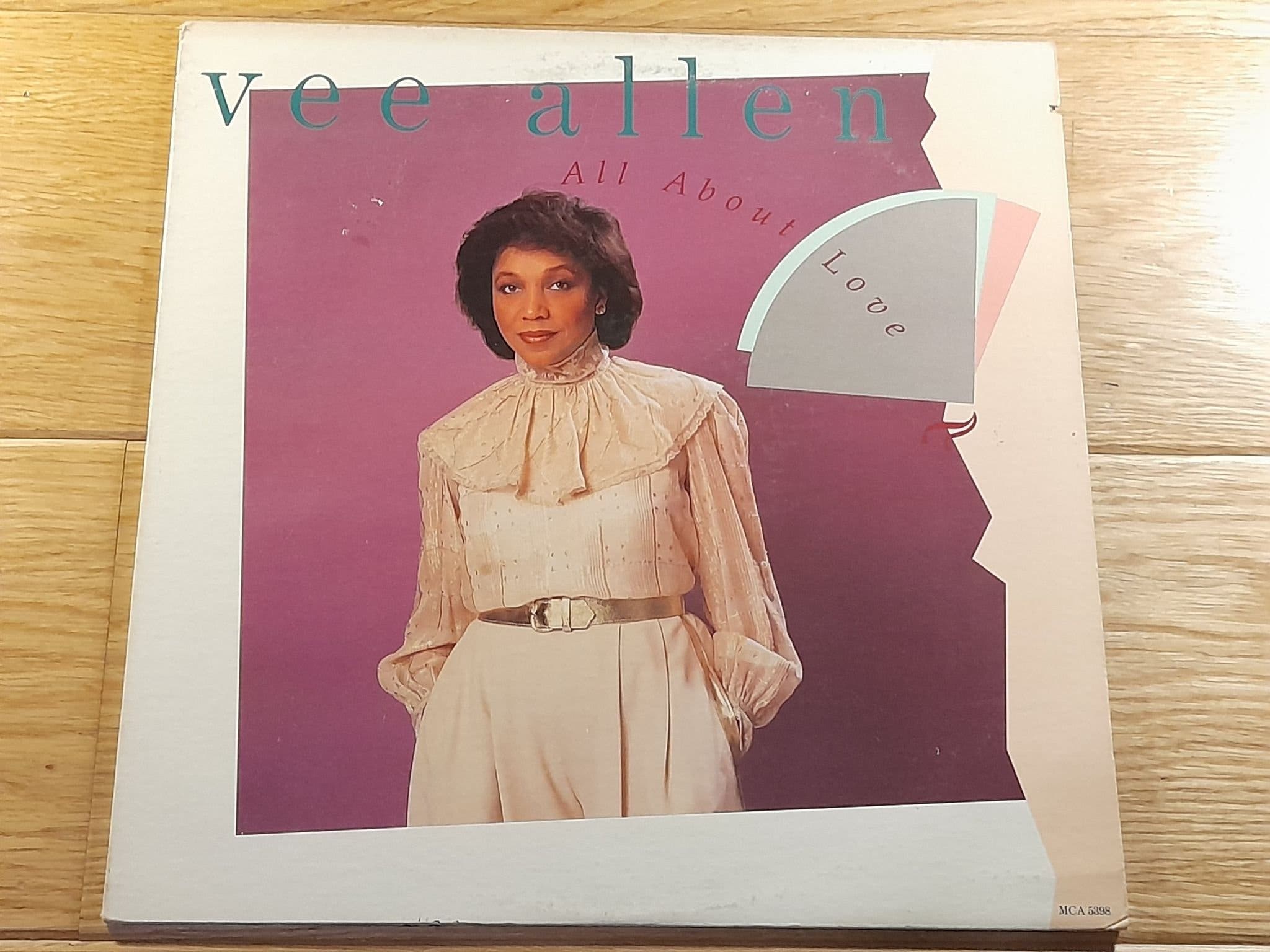 Se produkter som liknar LP - Vee Allen - All About Love på Tradera ...