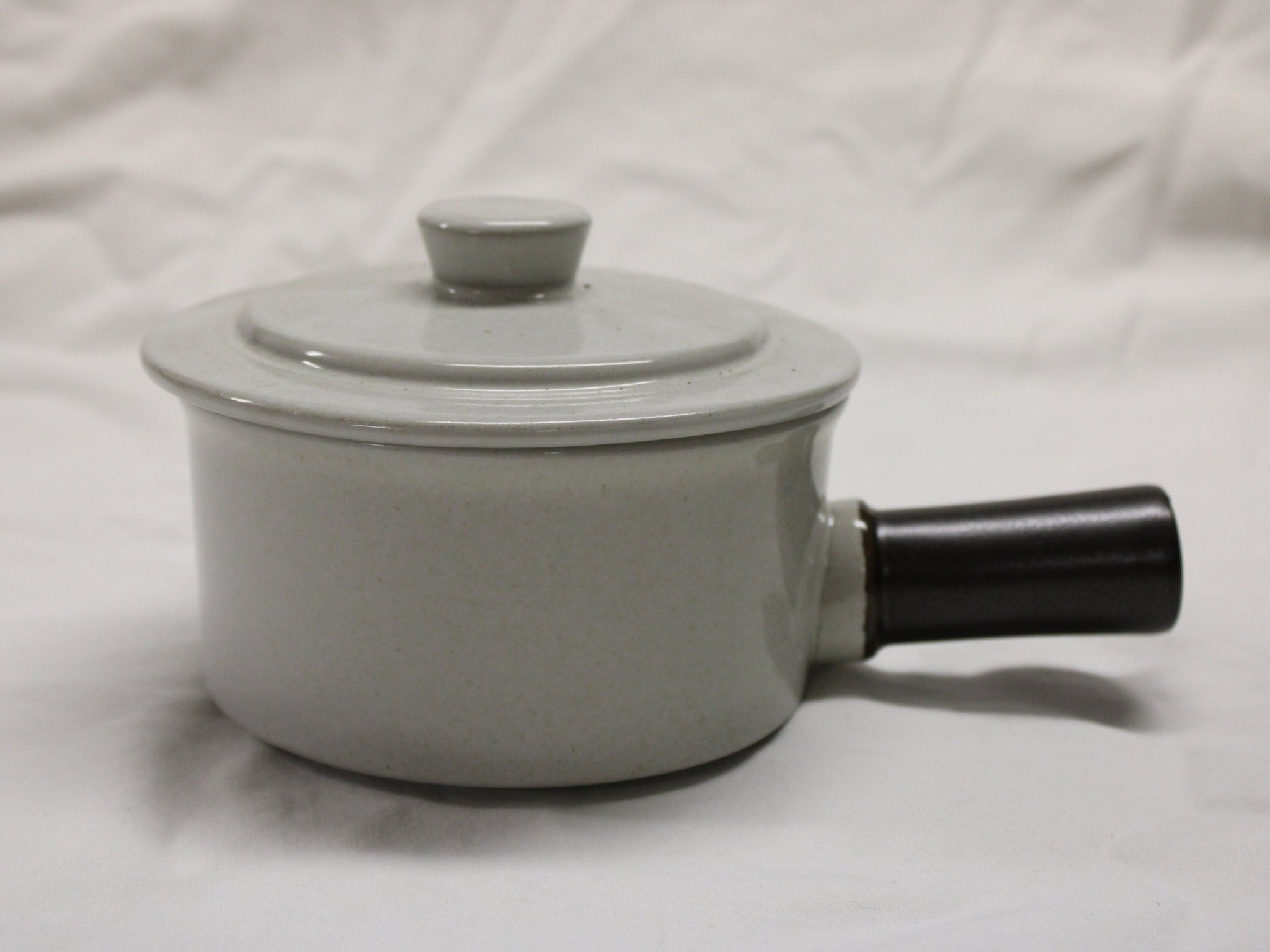 Grå Gryta med Lock och Brun Handtag Höganäs Här.. | Köp på Tradera ...