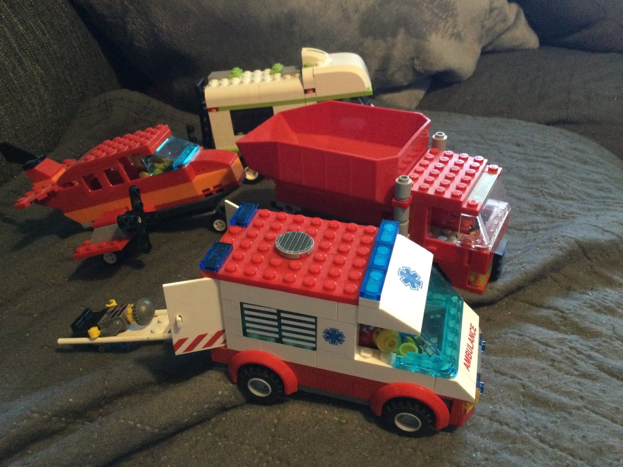 Se produkter som liknar Lego City Fordon - Ambulans, .. på Tradera ...