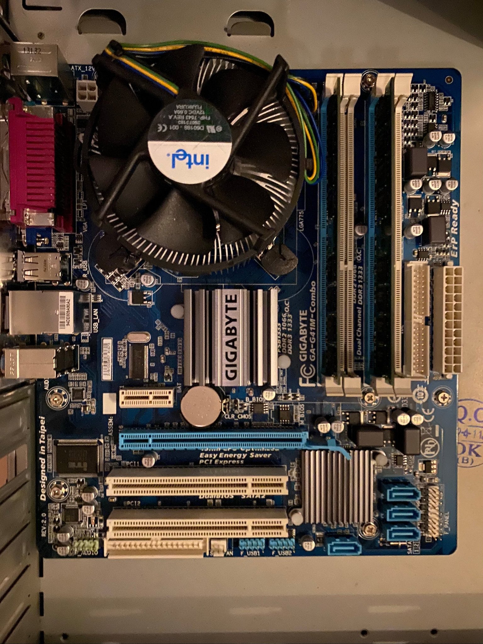 Moderkort med CPU och minne (410442608) ᐈ Köp på Tradera Moderkort med CPU och minne (410442608) ᐈ Köp på Tradera