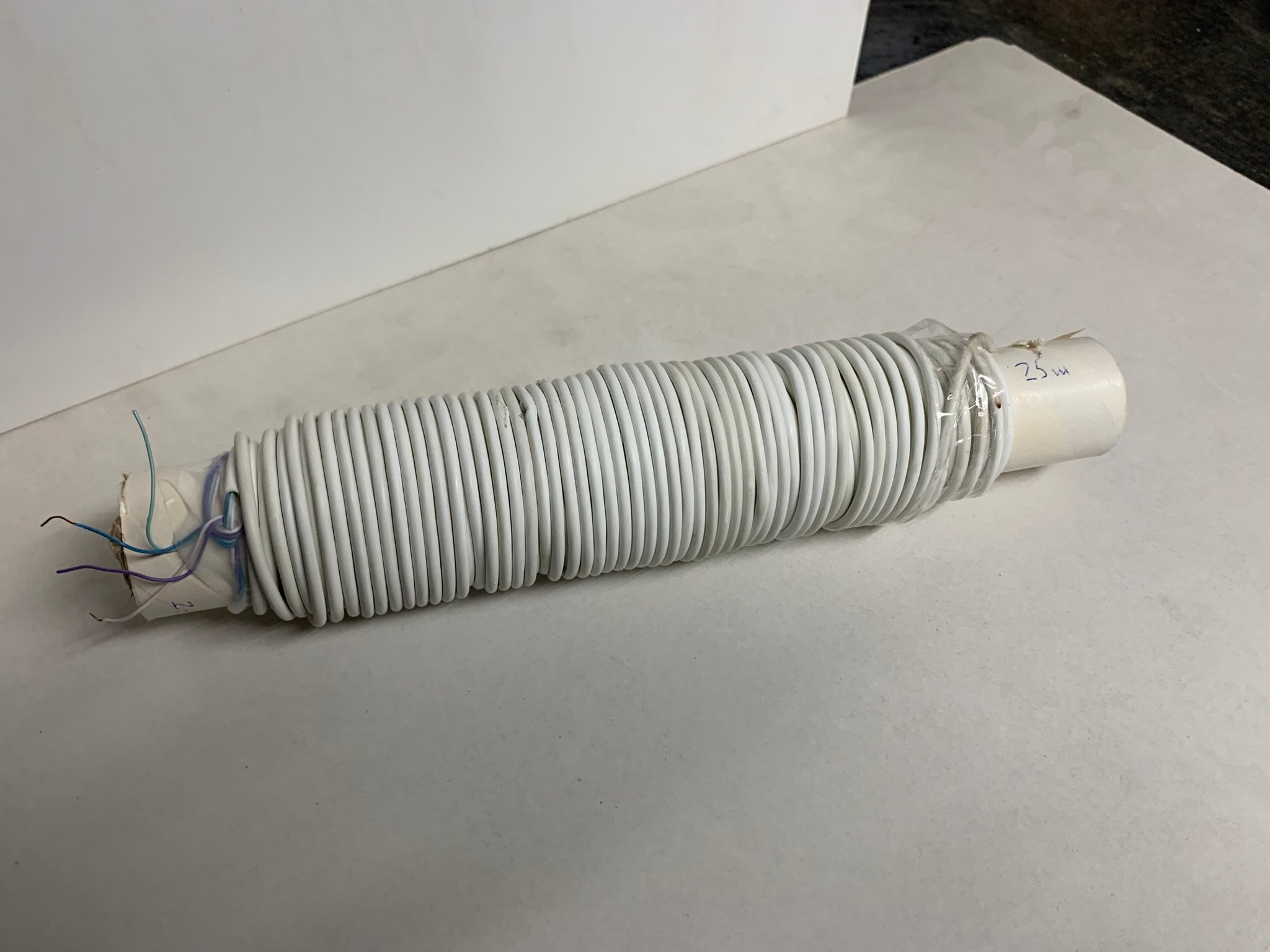 Se produkter som liknar Telefon kabel för fast telefoni på Tradera ...