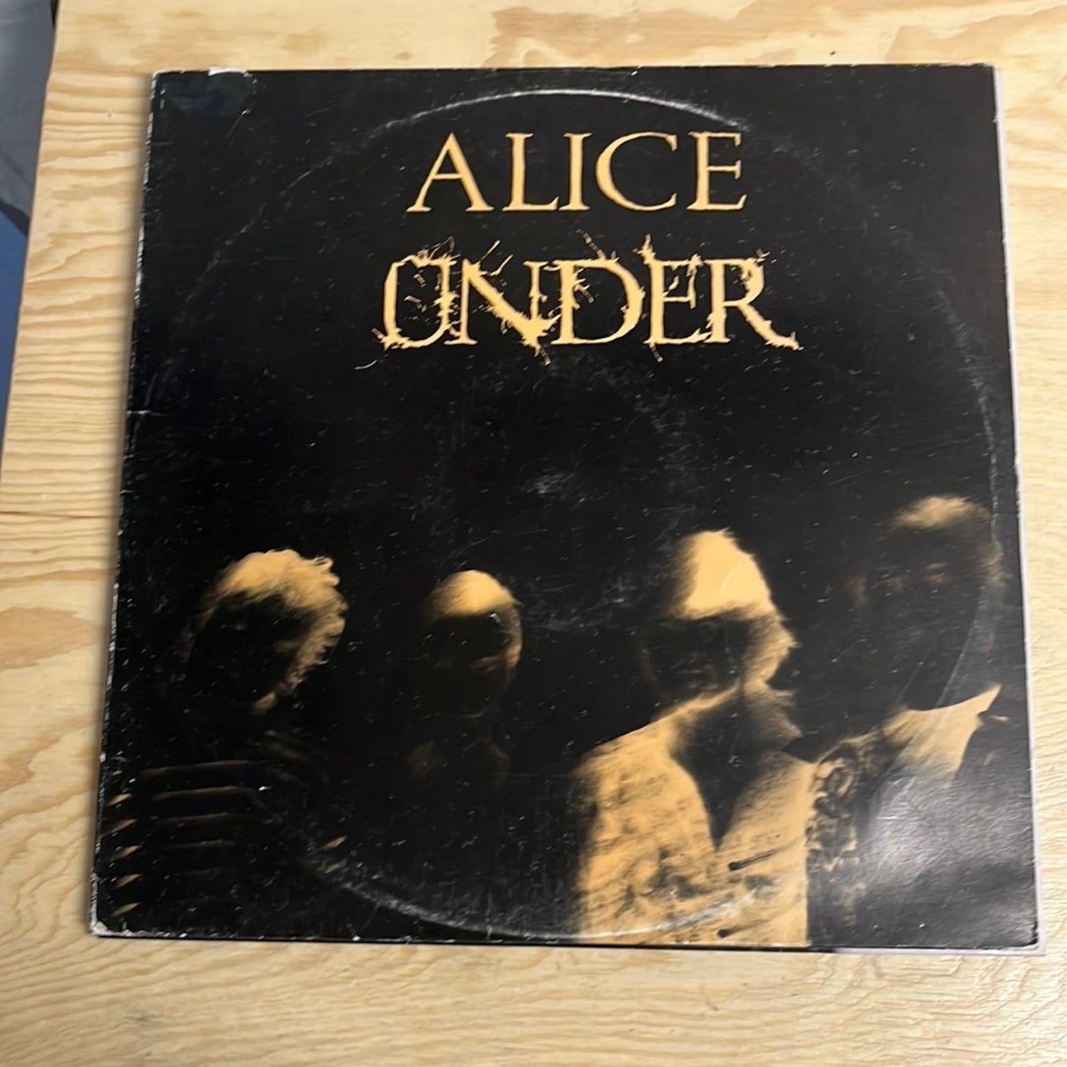 Se produkter som liknar Alice Under - Alice Under (ma.. på Tradera ...