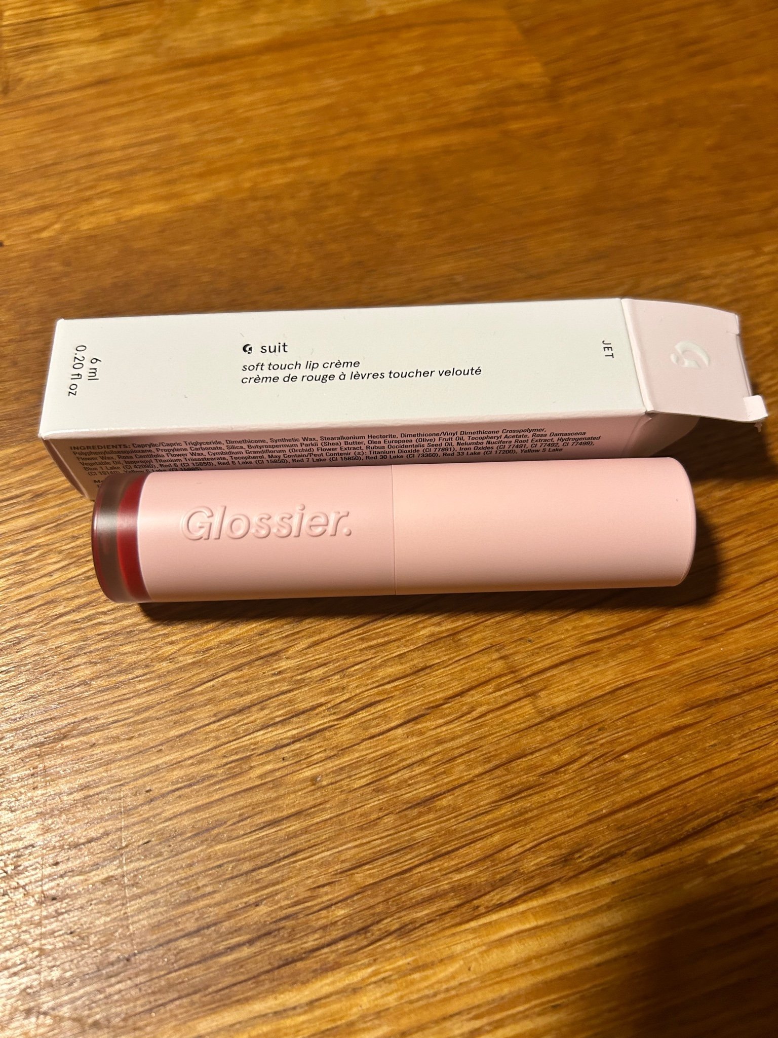 Glossier suit Soft Touch Lip Crème - Jet | Köp på Tradera (705405972)