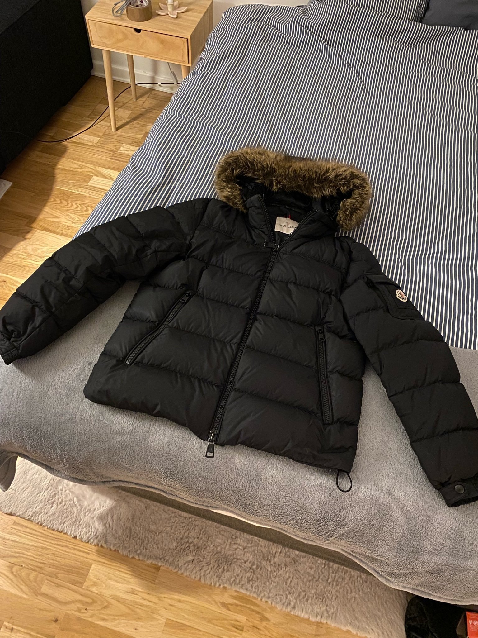 Moncler Maya Faux Fur Jacket – Svart Dunjacka –.. | Köp på Tradera ...