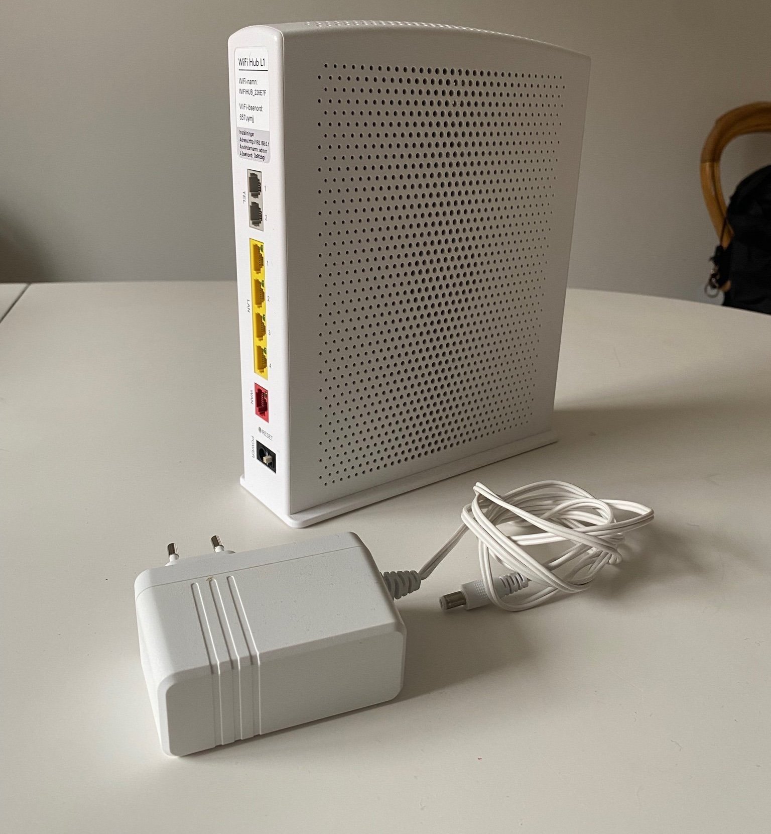 Se produkter som liknar Router CBN WiFi Hub L1 på Tradera (587881156)