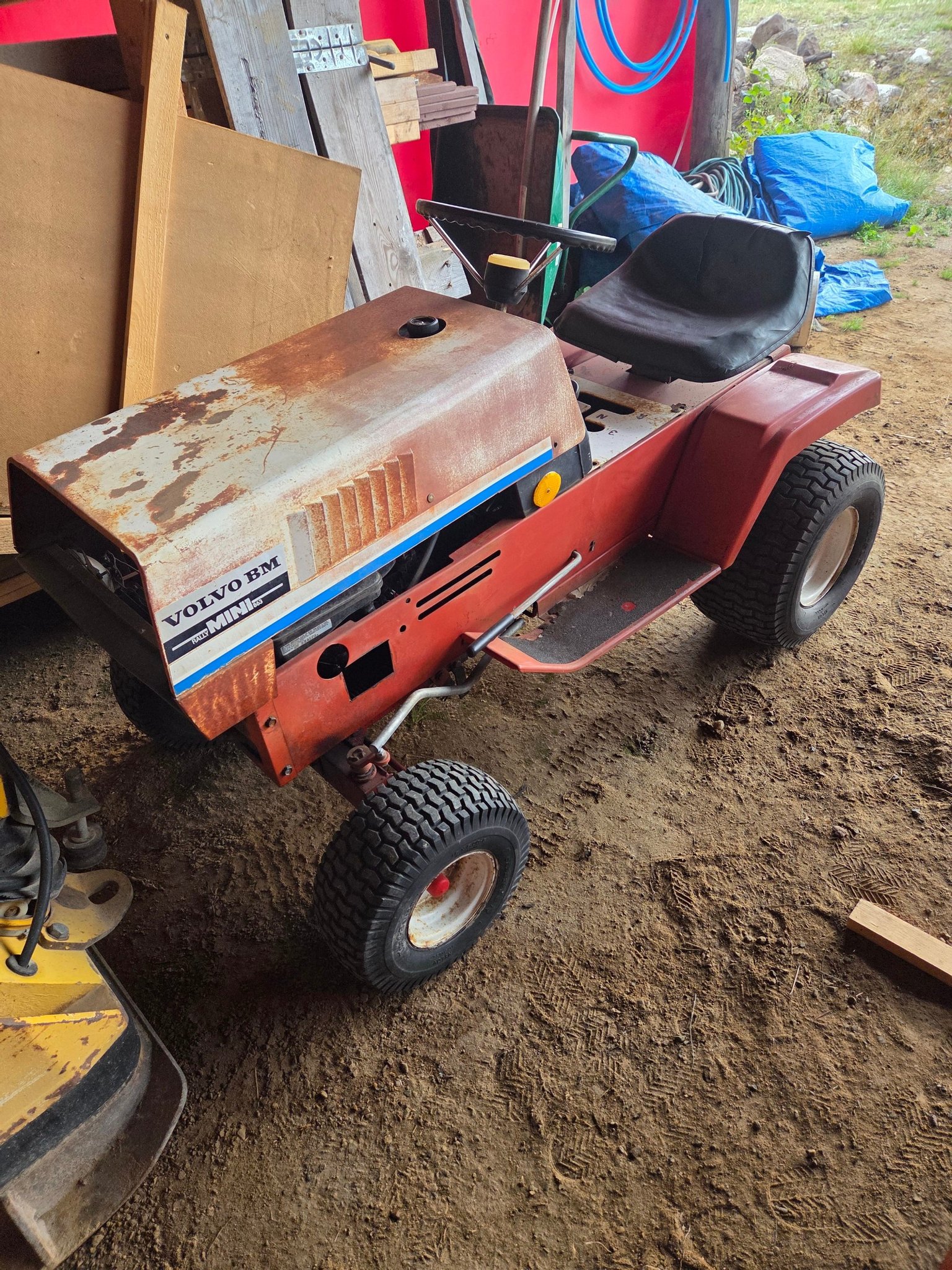 Se produkter som liknar Volvo BM Mini Rally Åkgräskli.. på Tradera ...