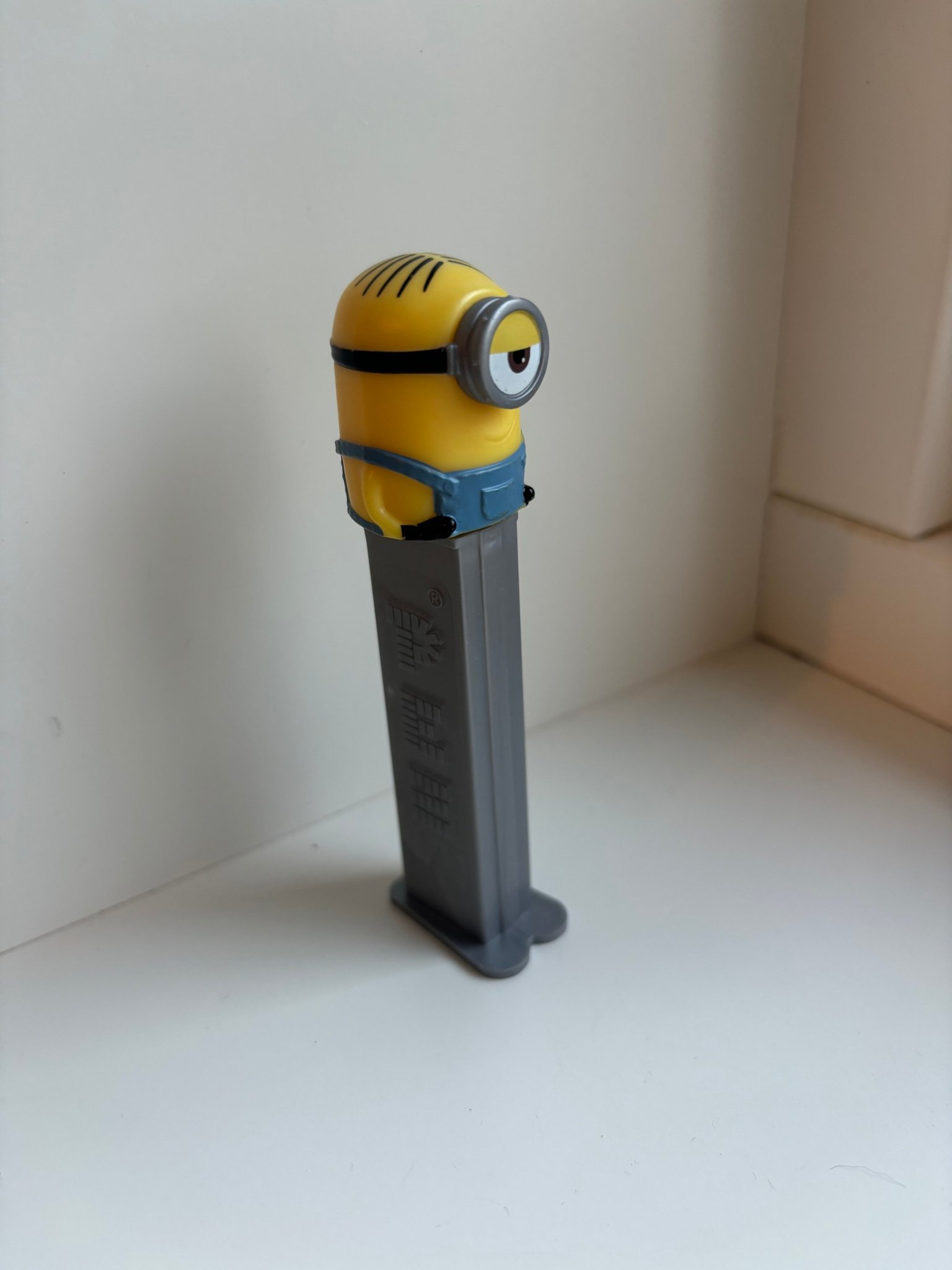 Se produkter som liknar Samlarfigur PEZ Minion från D.. på Tradera ...