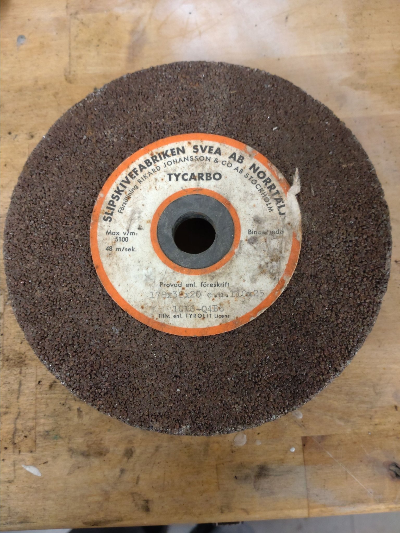 Se produkter som liknar Roterande slipsten från Norrt.. på Tradera ...