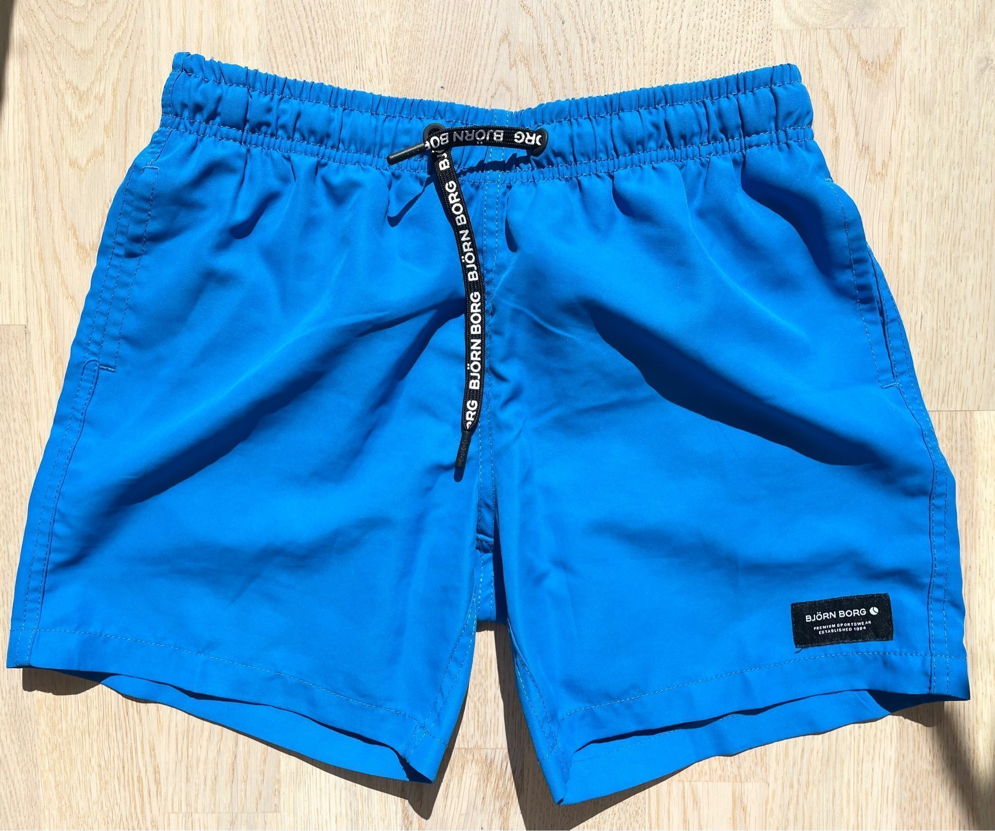 Se produkter som liknar NYA BJÖRN BORG BADSHORTS POJK.. på Tradera (572632536)