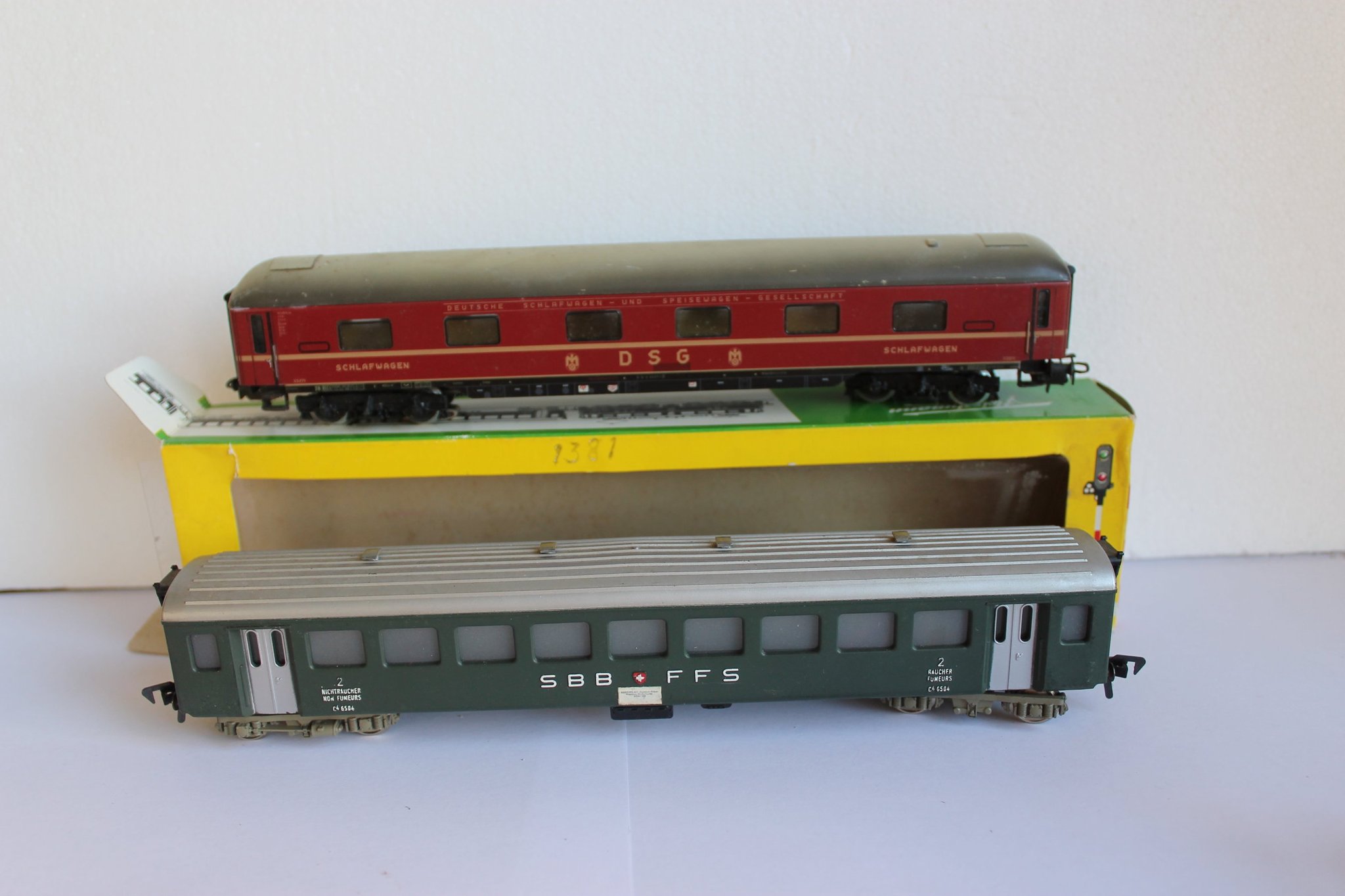 Se produkter som liknar Två Fleischmann vagnar, båda .. på Tradera ...