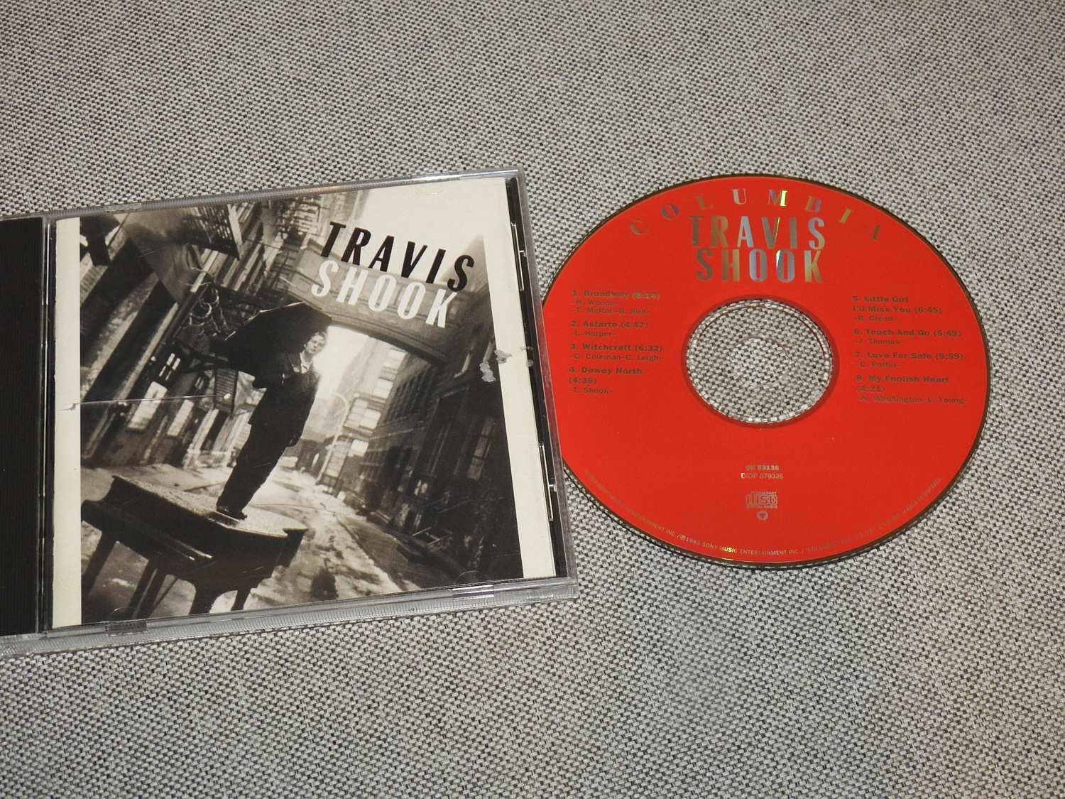 Travis Shook - Travis Shook CD | Köp på Tradera (667857303)