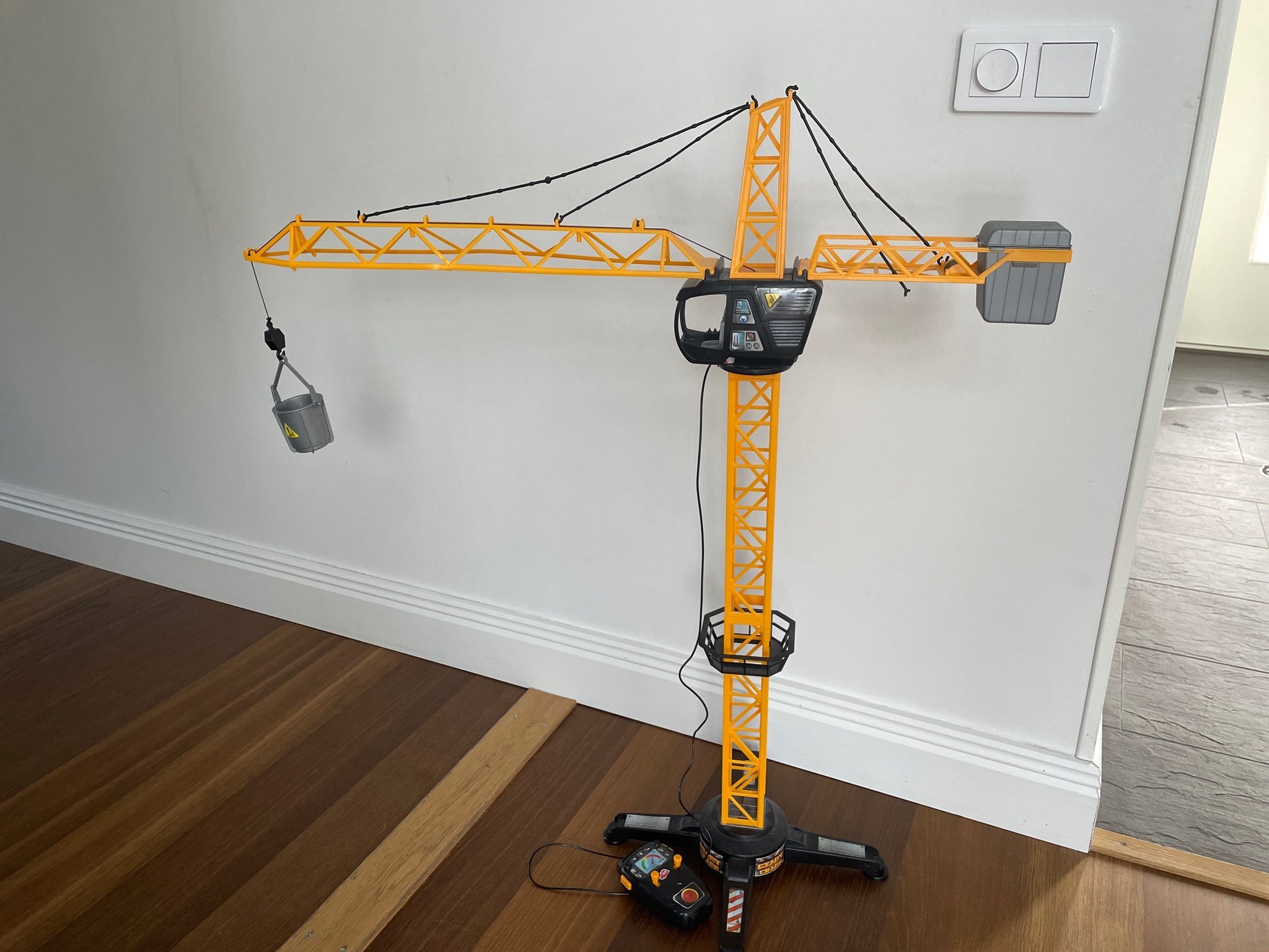 Se produkter som liknar Batteridriven lyftkran med fj.. på Tradera ...