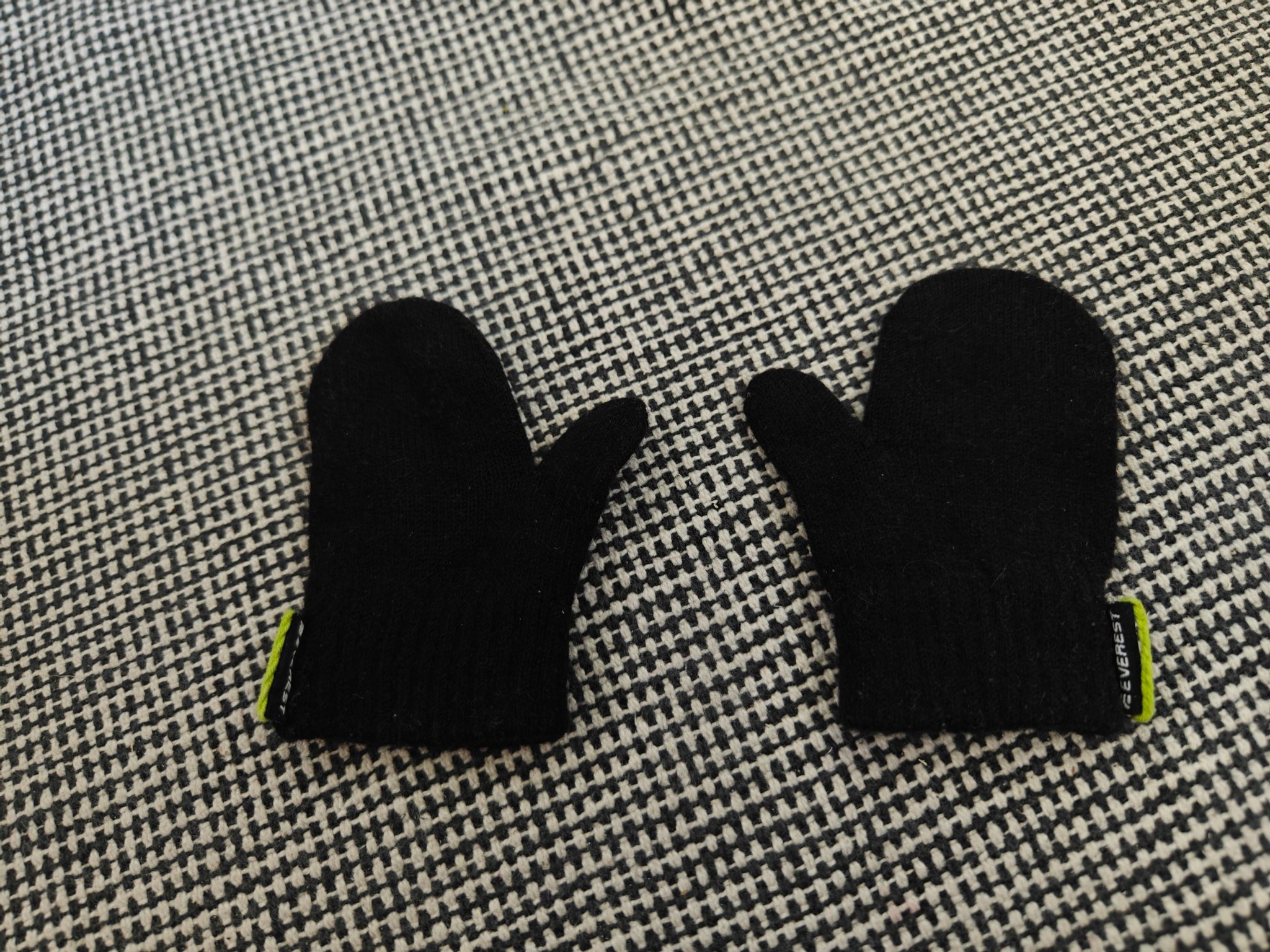 Everest svarta vantar barn 3-.. | Köp från Elsudnordico på Tradera ...