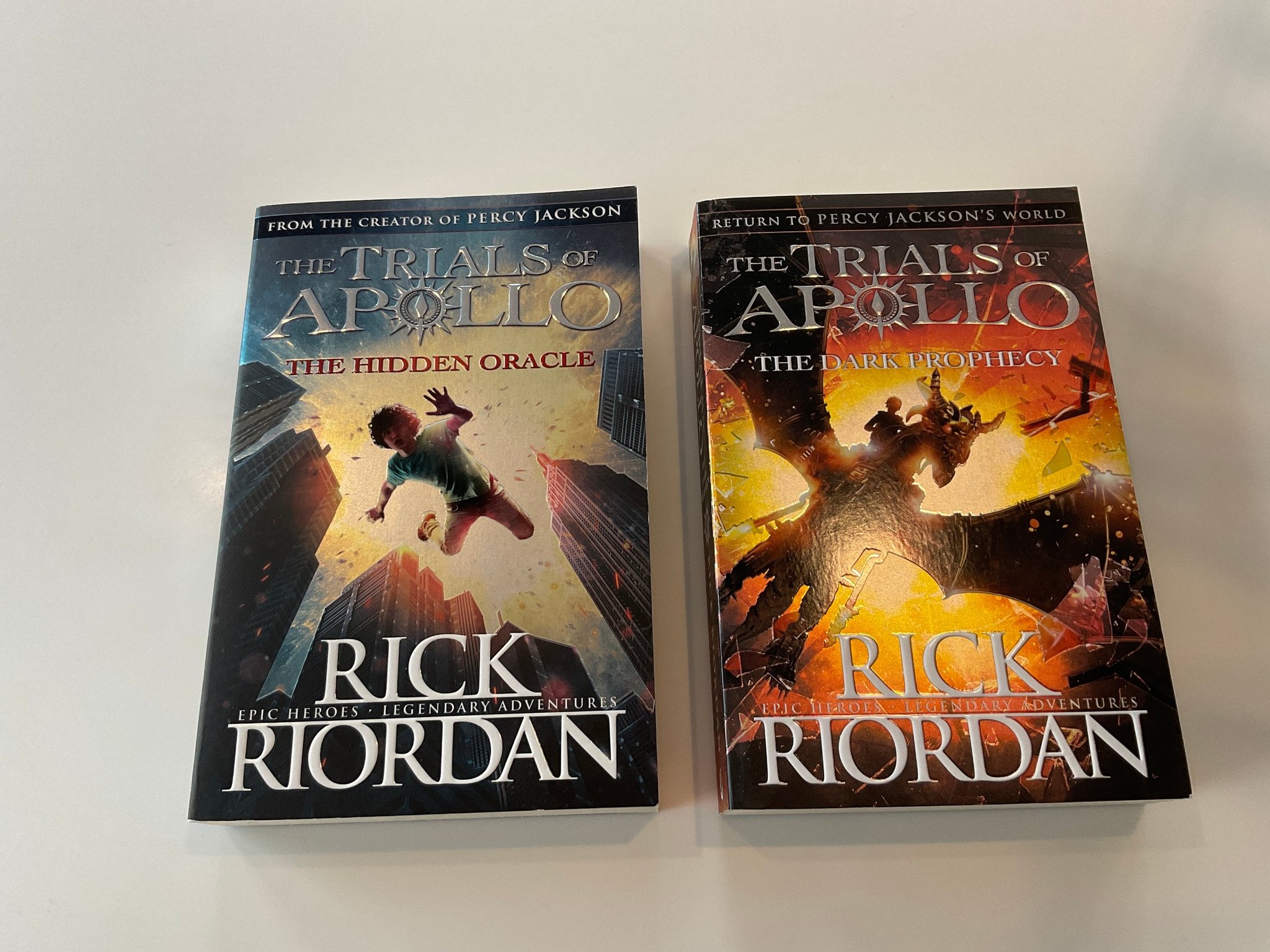 Se produkter som liknar The Trials of Apollo: The Hid.. på Tradera ...