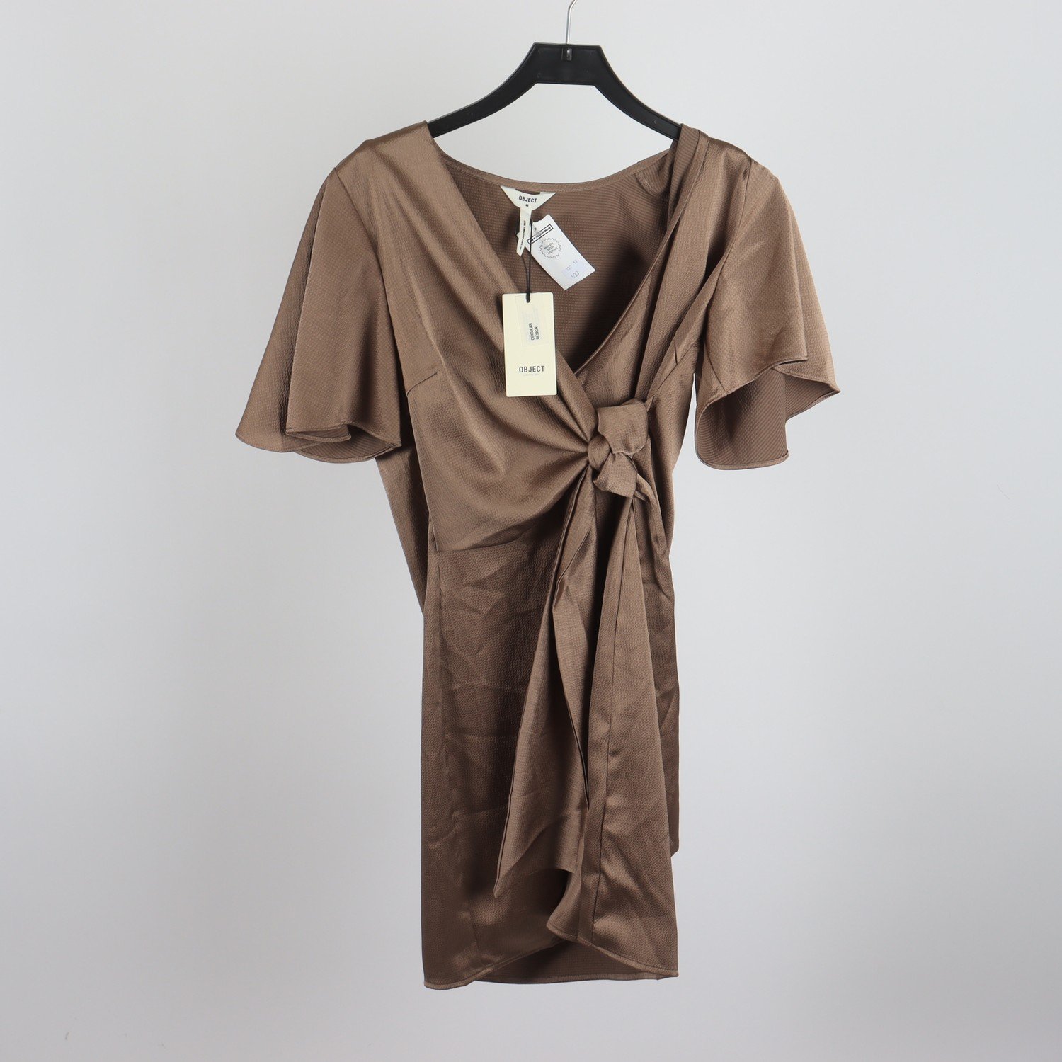 Se produkter som liknar Klänning, .Object, Brons, Stl.. på Tradera ...