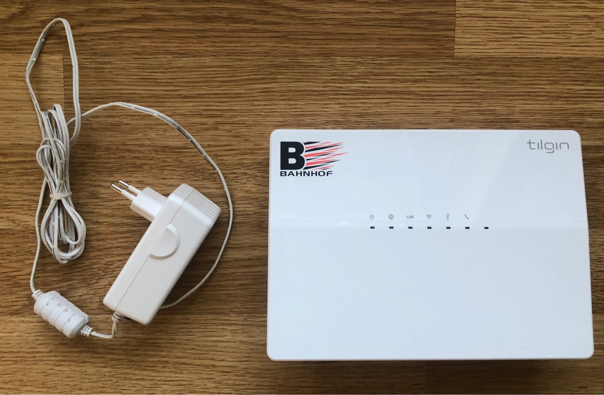 Se produkter som liknar Tilgin/Bahnhof router HG2381 på Tradera (520216279)