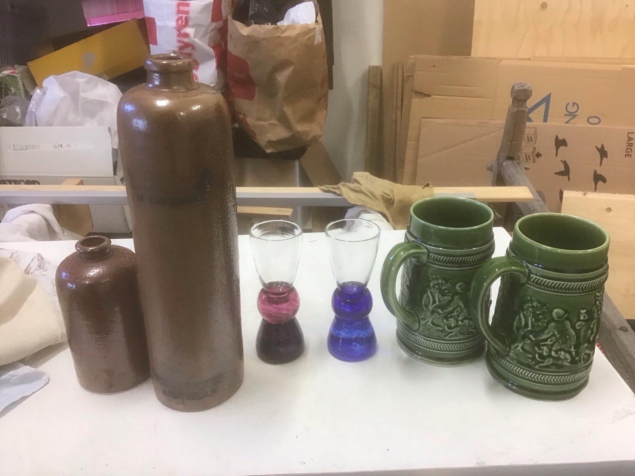 Gamla flaskor, glas och muggar | Köp på Tradera (694576873)