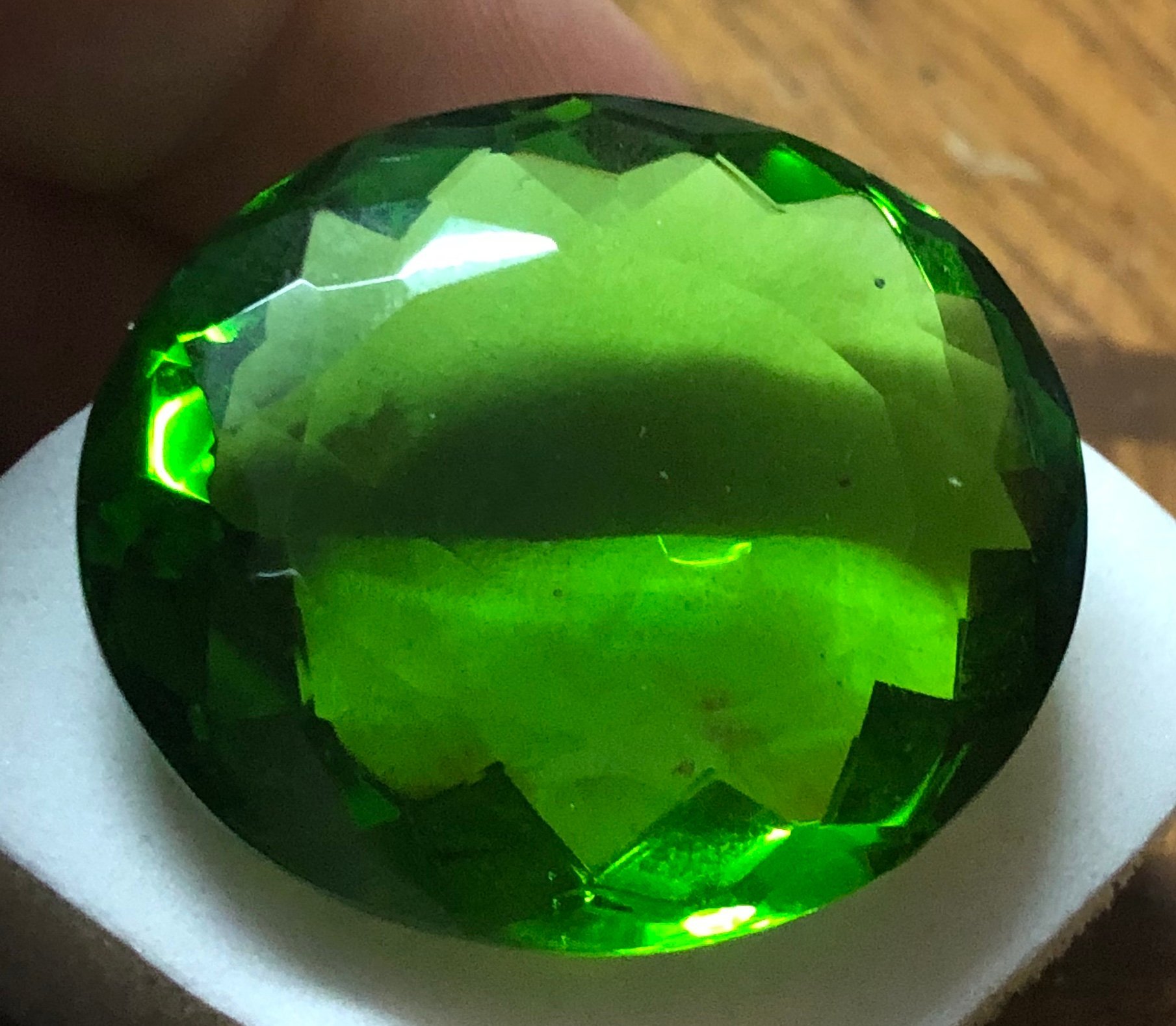 Green Topaz 54,00 ct (380814045) ᐈ Köp på Tradera