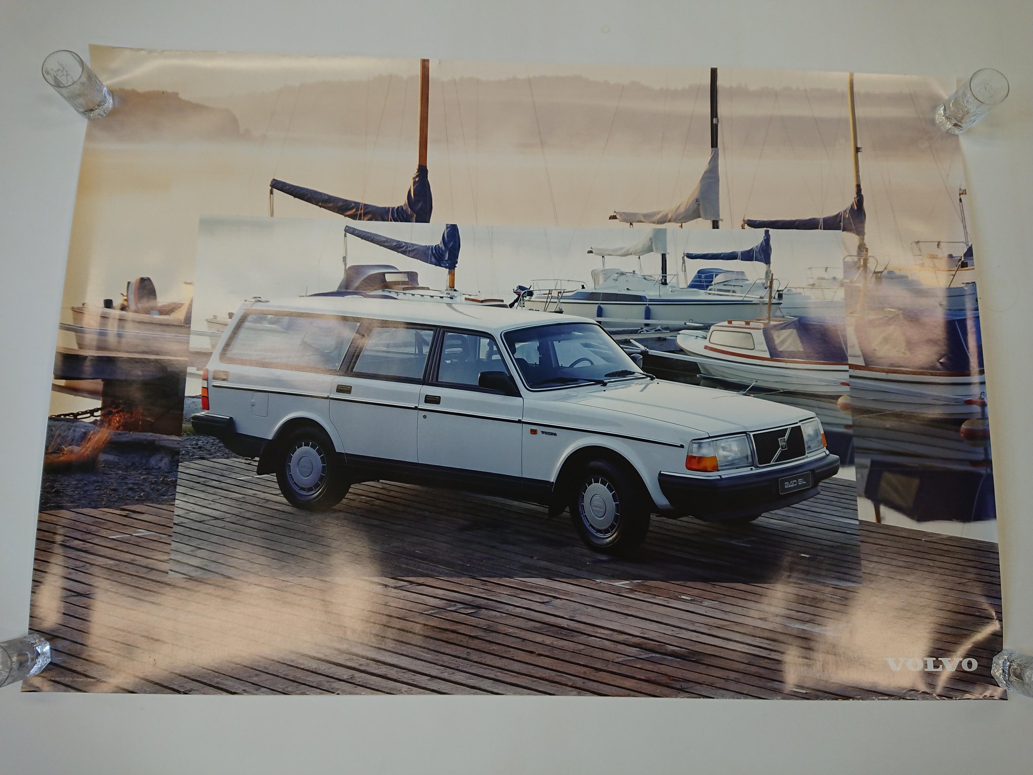 Affisch Volvo 245 - Poster 70x100 Reklam | Köp på Tradera (633192773)