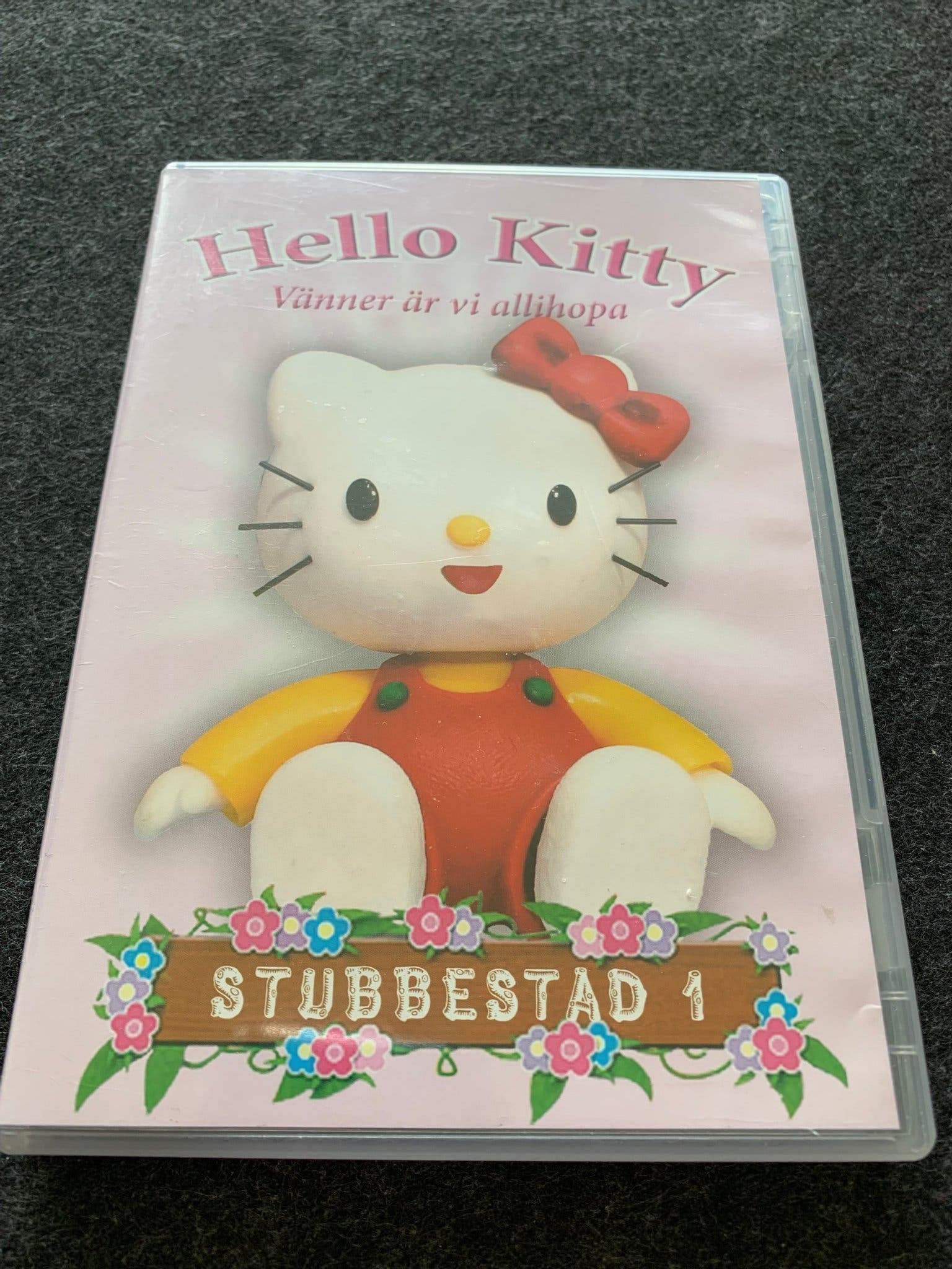 Hello Kitty - Vänner är vi allihopa - Stubbesta.. | Köp på Tradera ...