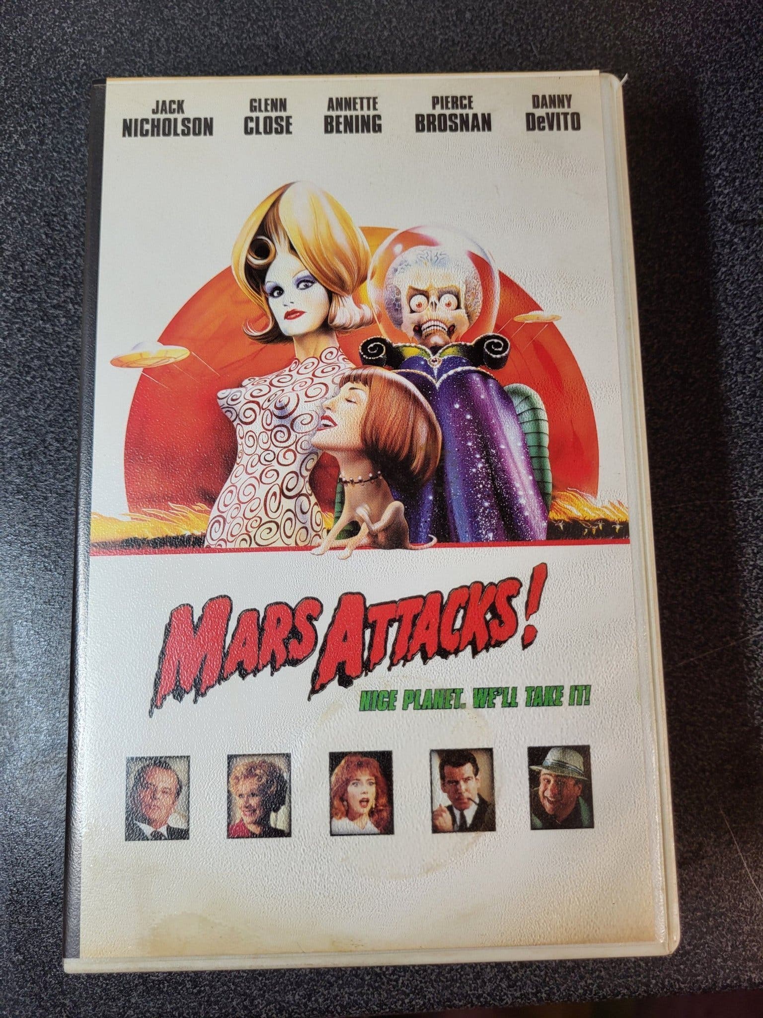 VHS-Mars Attacks! Kultklassiker VHS Samfrakt | Köp på Tradera (706010386)