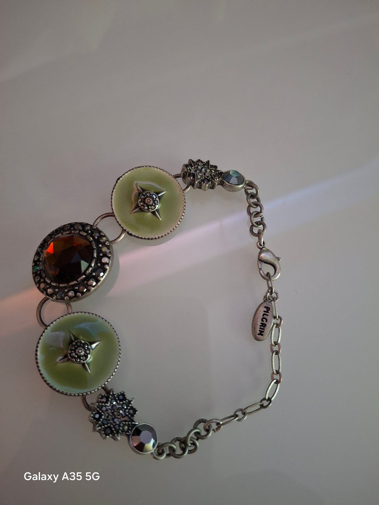 Armband från Pilgrim. | Köp på Tradera (736981167)