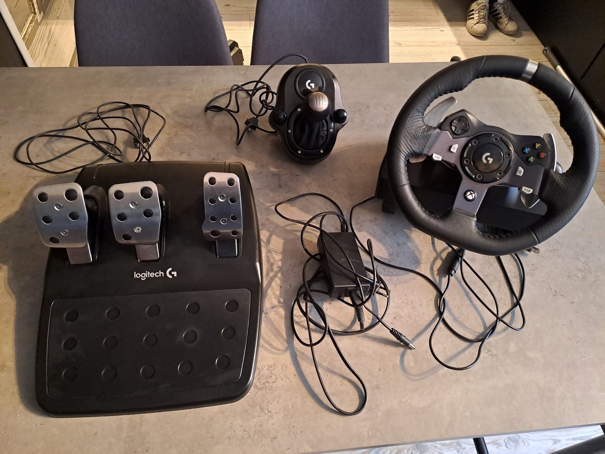 Se produkter som liknar Logitech g920 ratt+pedal+växe.. på Tradera ...