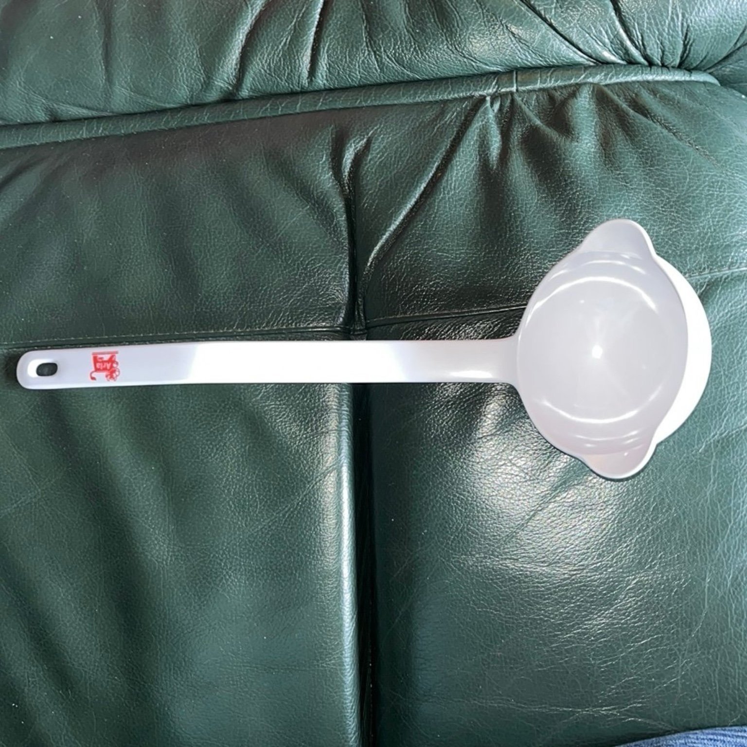 Se produkter som liknar Retro Vit plast Arla Ko Logga.. på Tradera ...