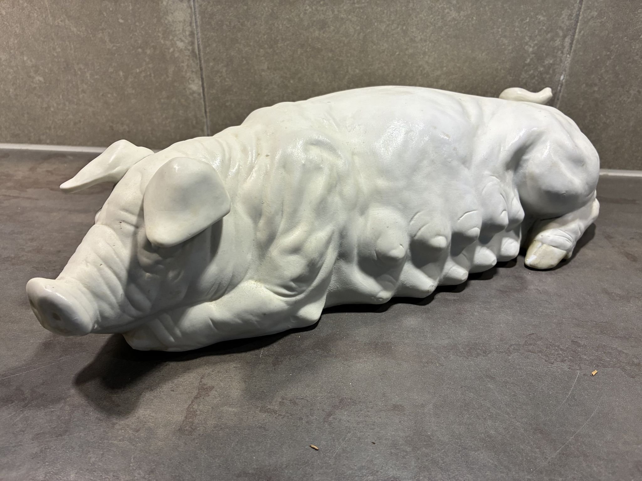 Ett RIKTIGT stort svin! I porslin/keramik i väl.. | Köp på Tradera ...