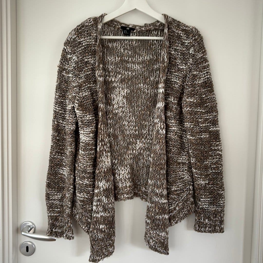 Se produkter som liknar H&M brunvit kofta, storlek M på Tradera (699139489)
