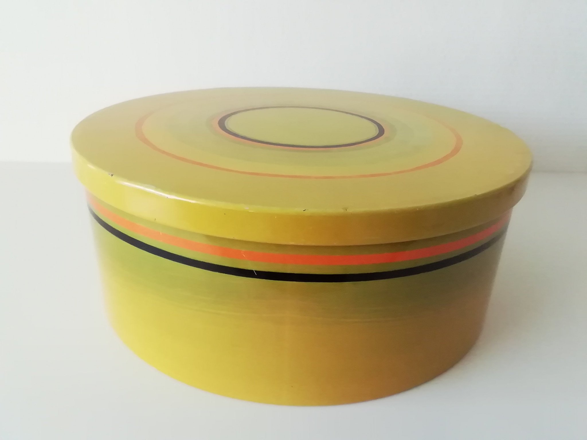 Vintage burk från Danmark - diam ca 24 cm och h.. | Köp på Tradera ...