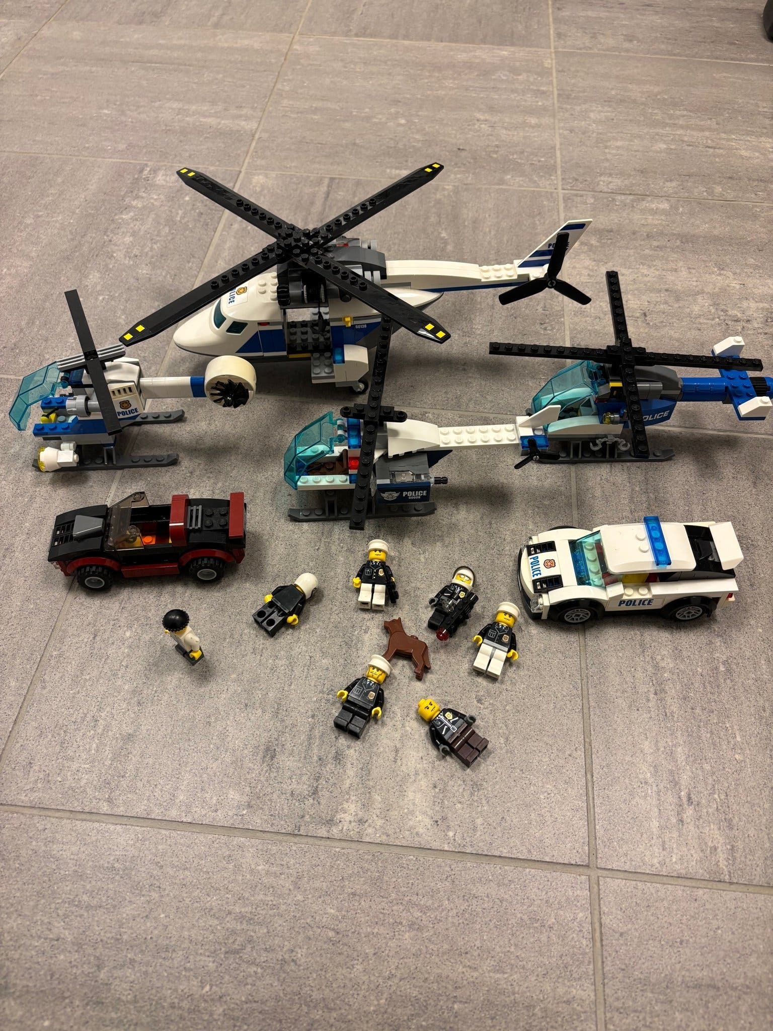 Se produkter som liknar Lego City Polisen Helikopter .. på Tradera ...