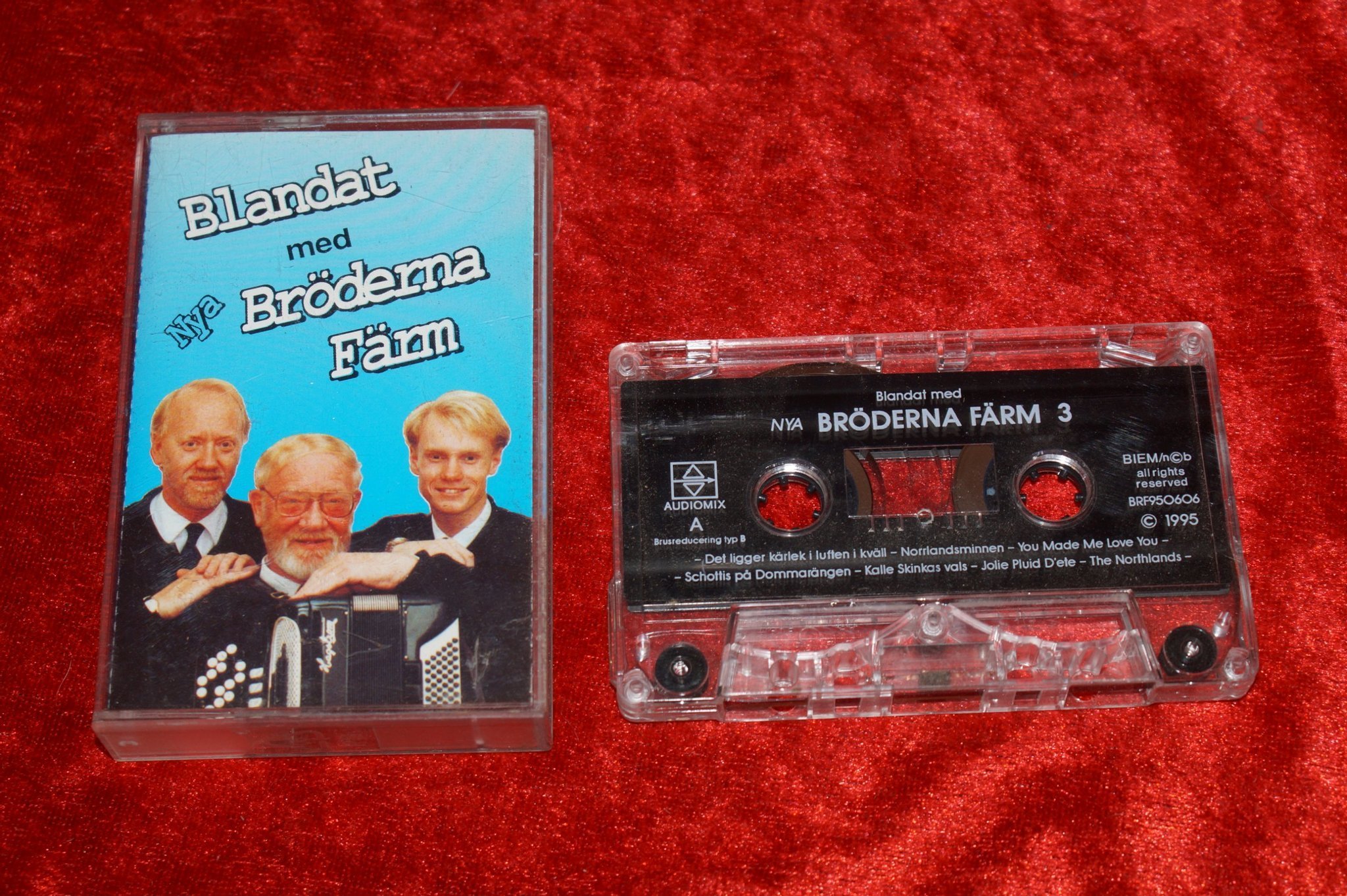 KASSETTBAND BLANDAT MED NYA BRÖDERNA FÄRM GAMMA.. | Köp på Tradera ...