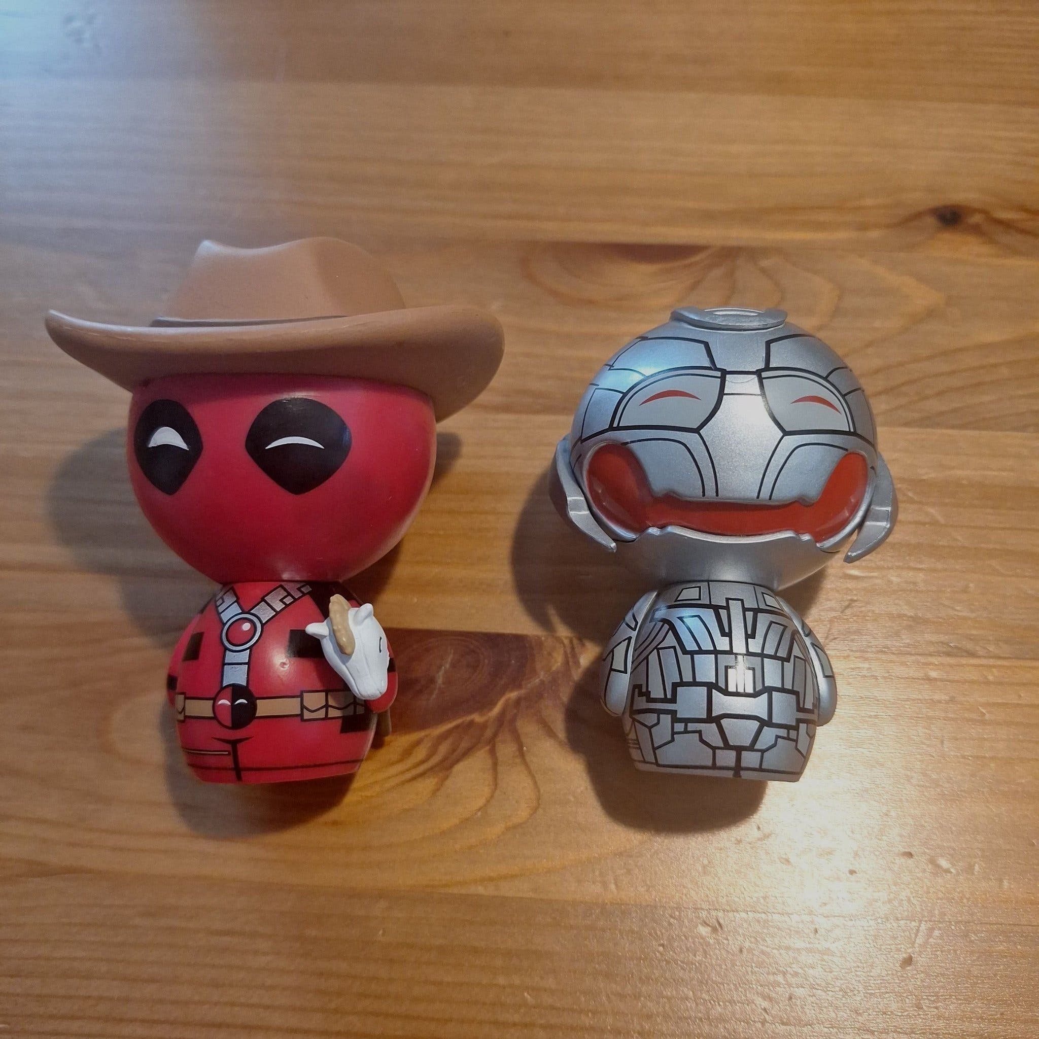 2 figurer - Cowboy Deadpool & Ultron | Köp på Tradera (716151671)